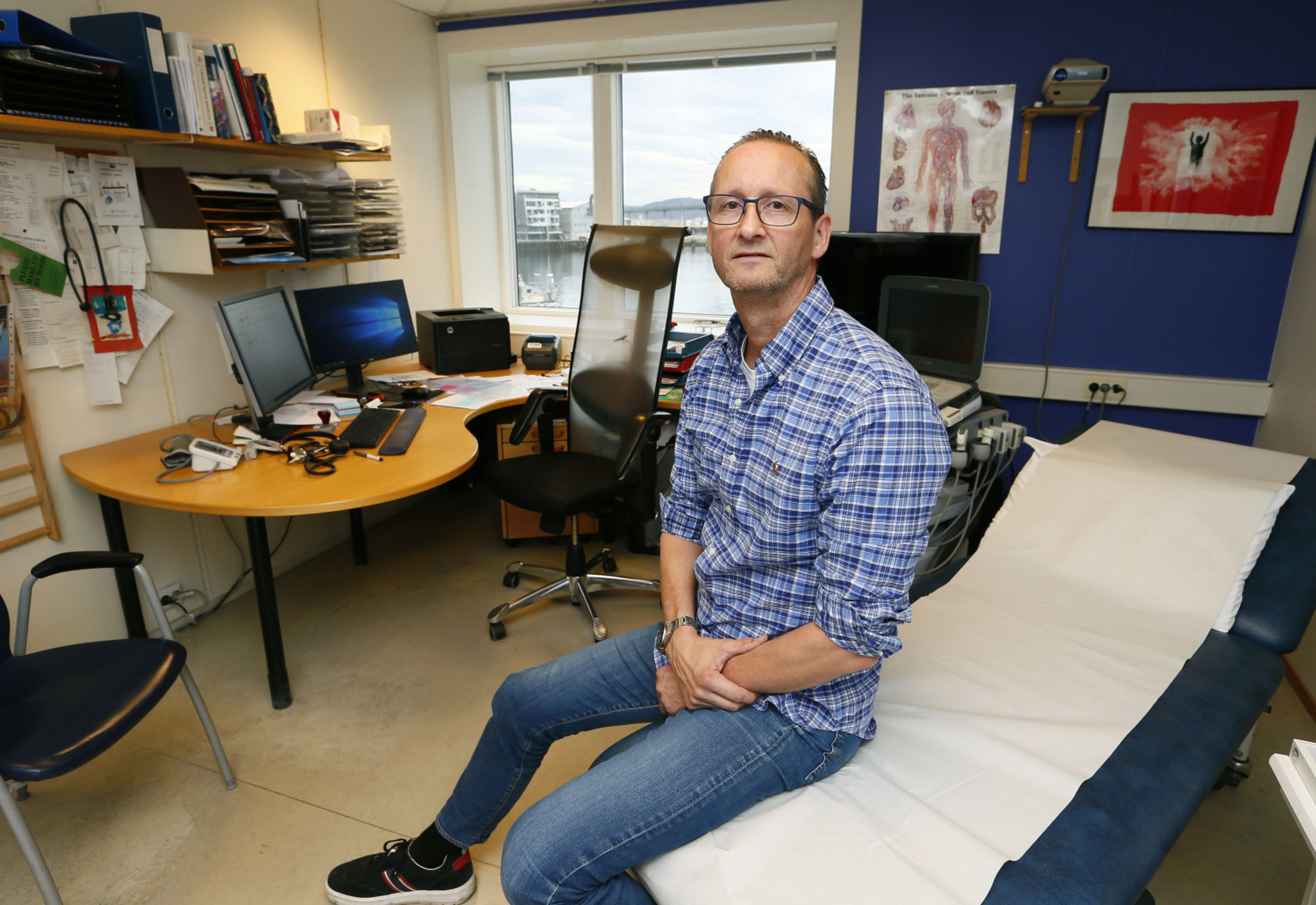 Vanligvis får legekontoret 500 vaksinedoser, i år fikk de kun 100 fra ...
