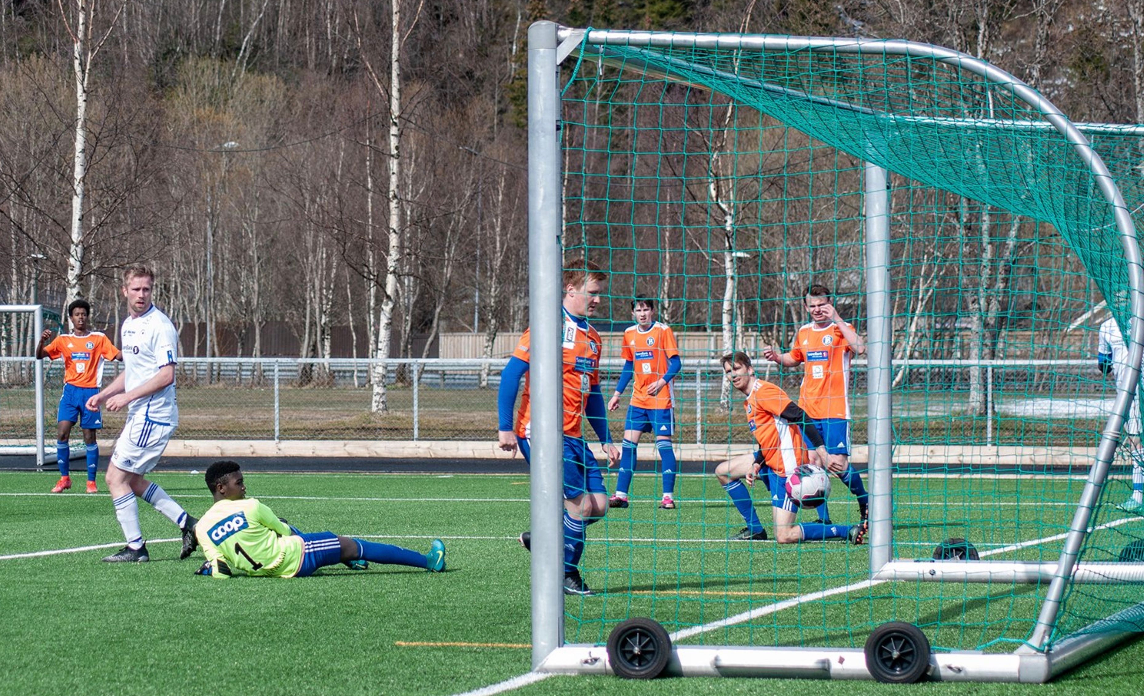 BIL ble knust i Mosjøen - banett.no