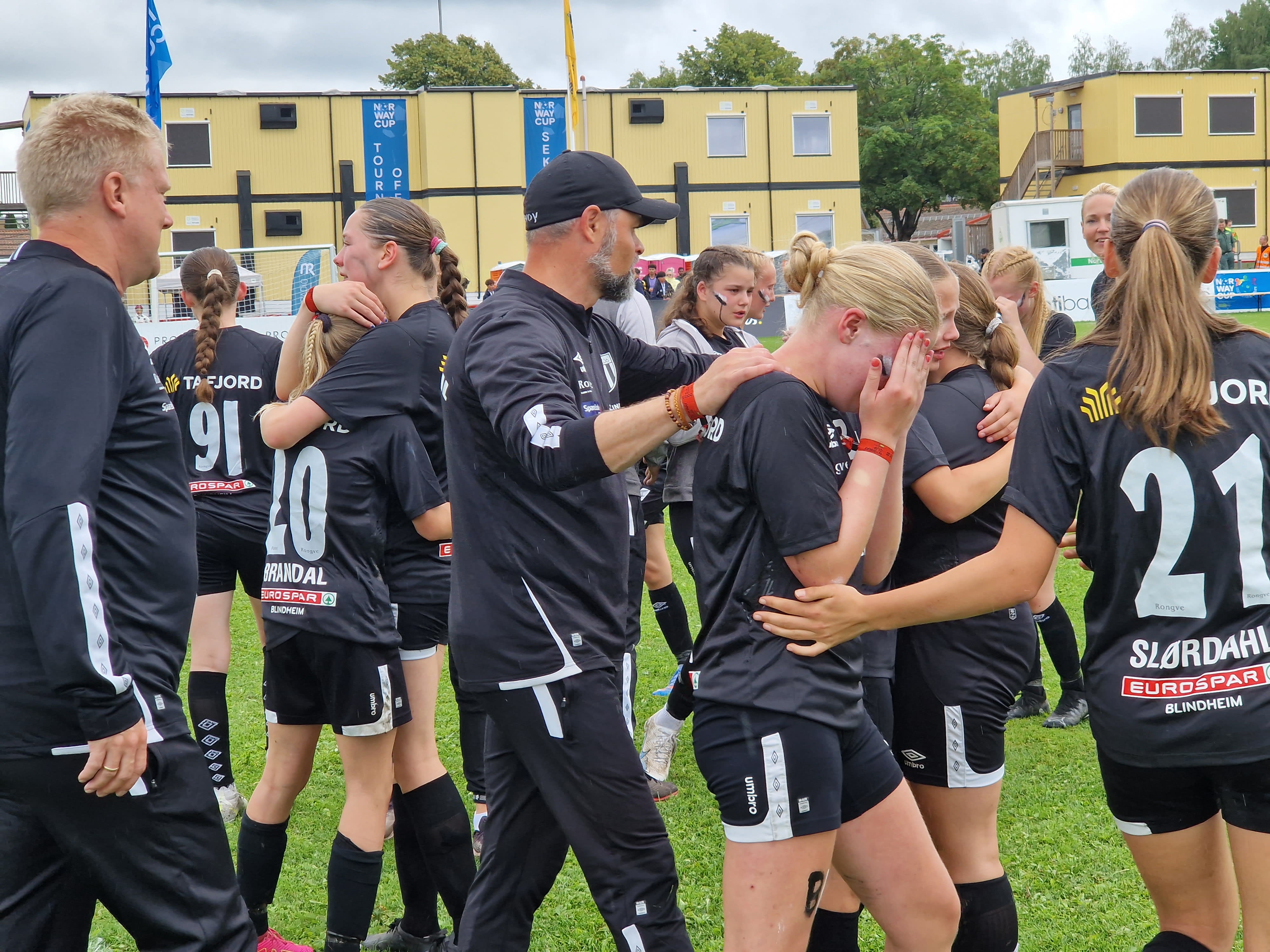 Tårene rant da laget ble Norges beste J14-lag i Norway Cup - smp.no