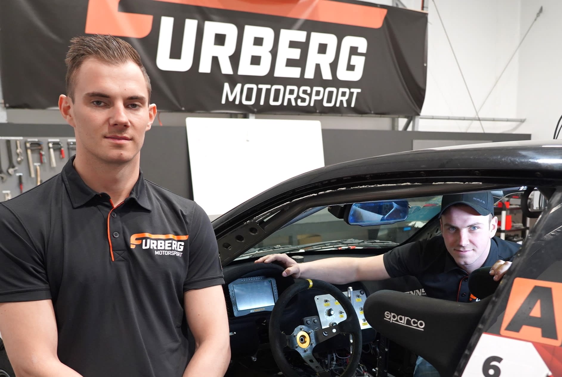 Viser fram bilene på messa i storhallen - avisafroya.no