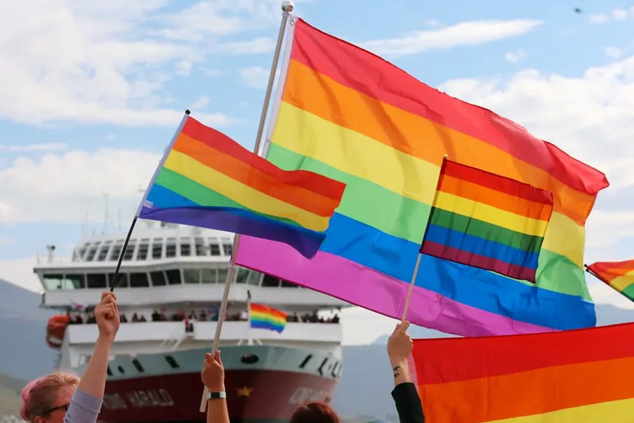 Stilte spørsmål om når kommunens Pride-flagg skal henges opp ...