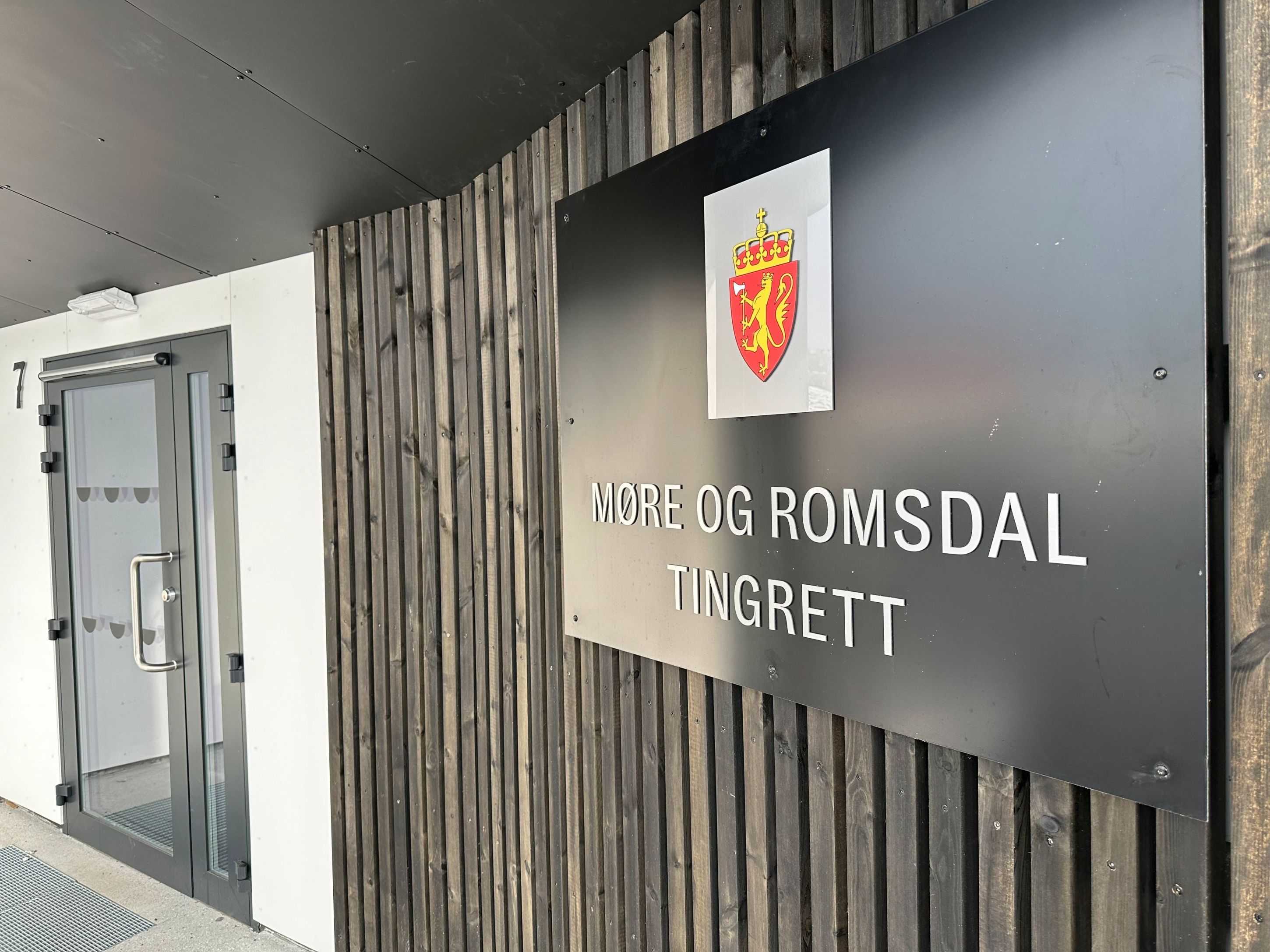 Har funne DNA frå to menn etter narko-razzia - smp.no