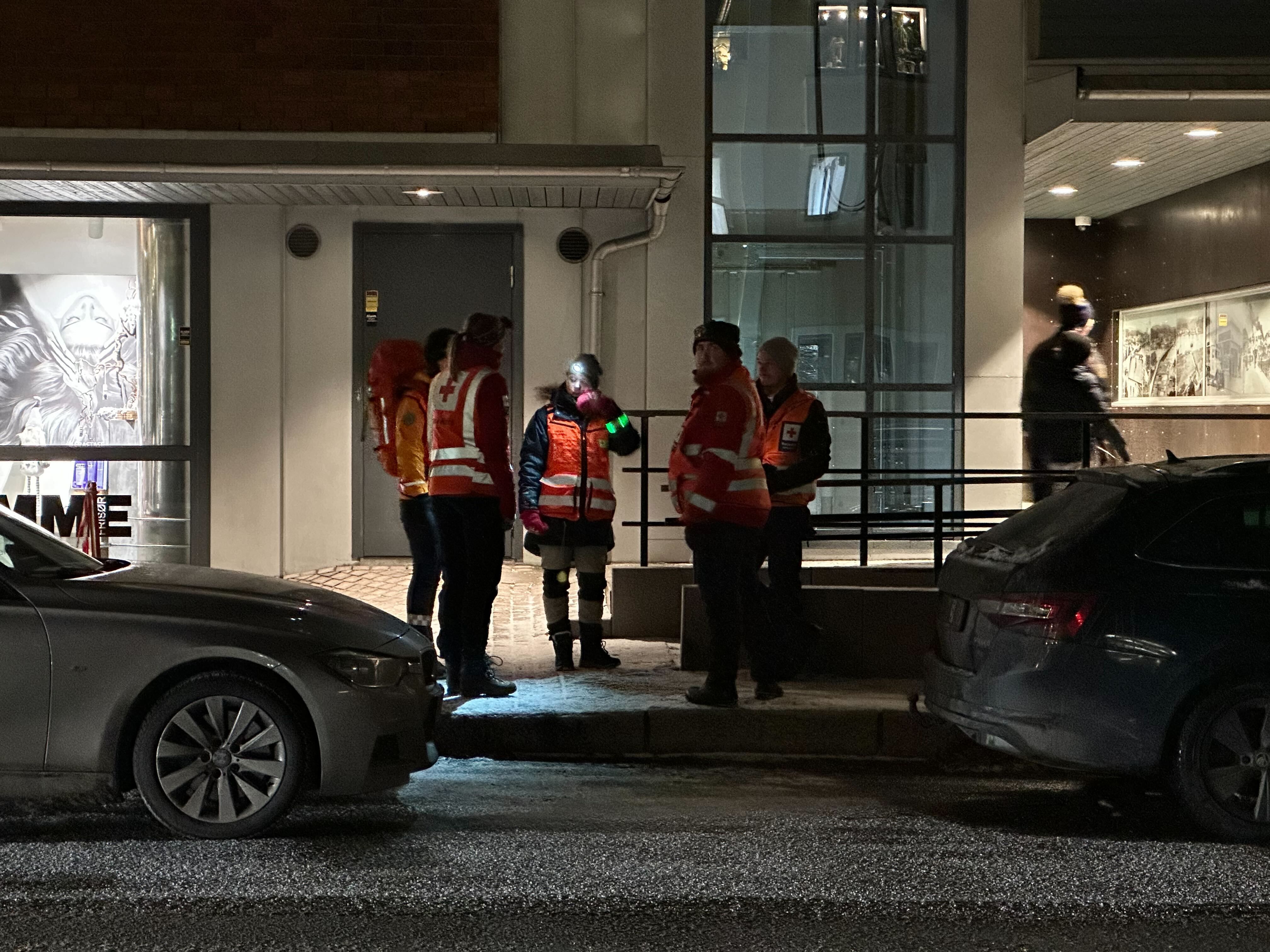 Derfor var det fullt av letemannskap i sentrum i kveld - varden.no