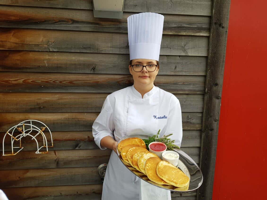 Natalie viser deg korleis du lagar store og luftige sveler - fjt.no