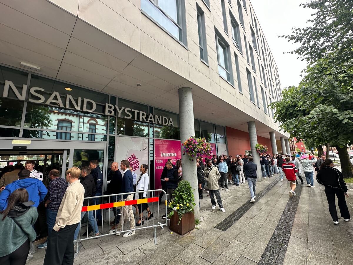 Lang kø ved akkrediteringen - fvn.no