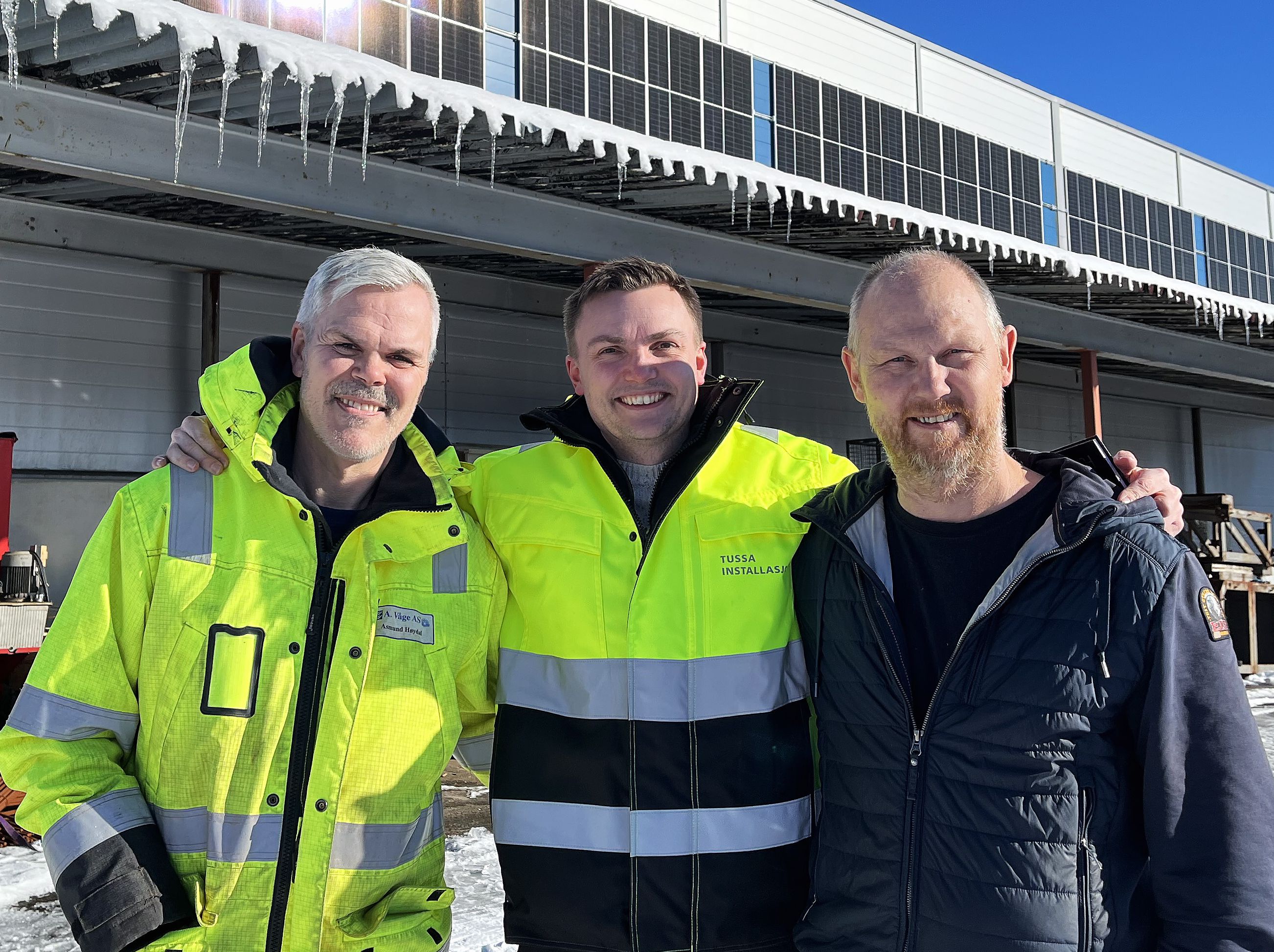 Fabrikk får straum frå solceller på vegg og tak - smp.no