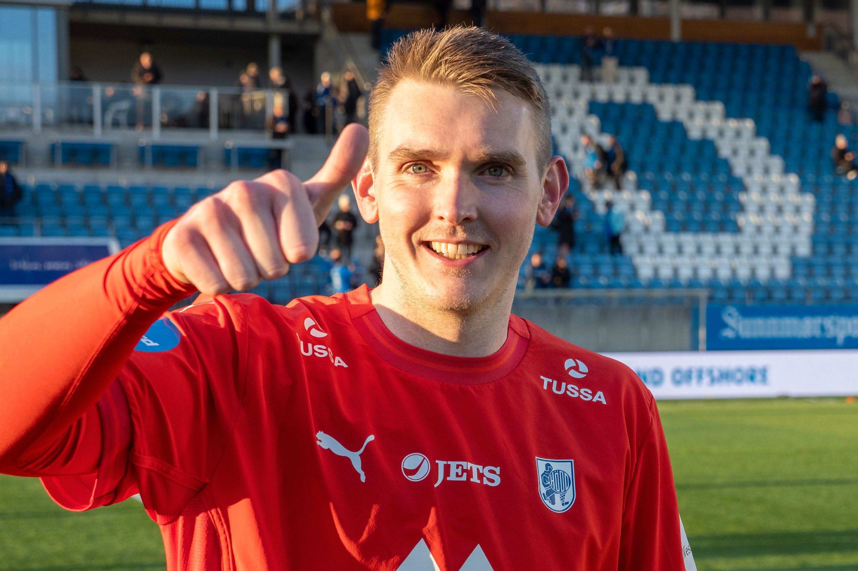 Signerte ny kontrakt med Hødd - vikebladet.no