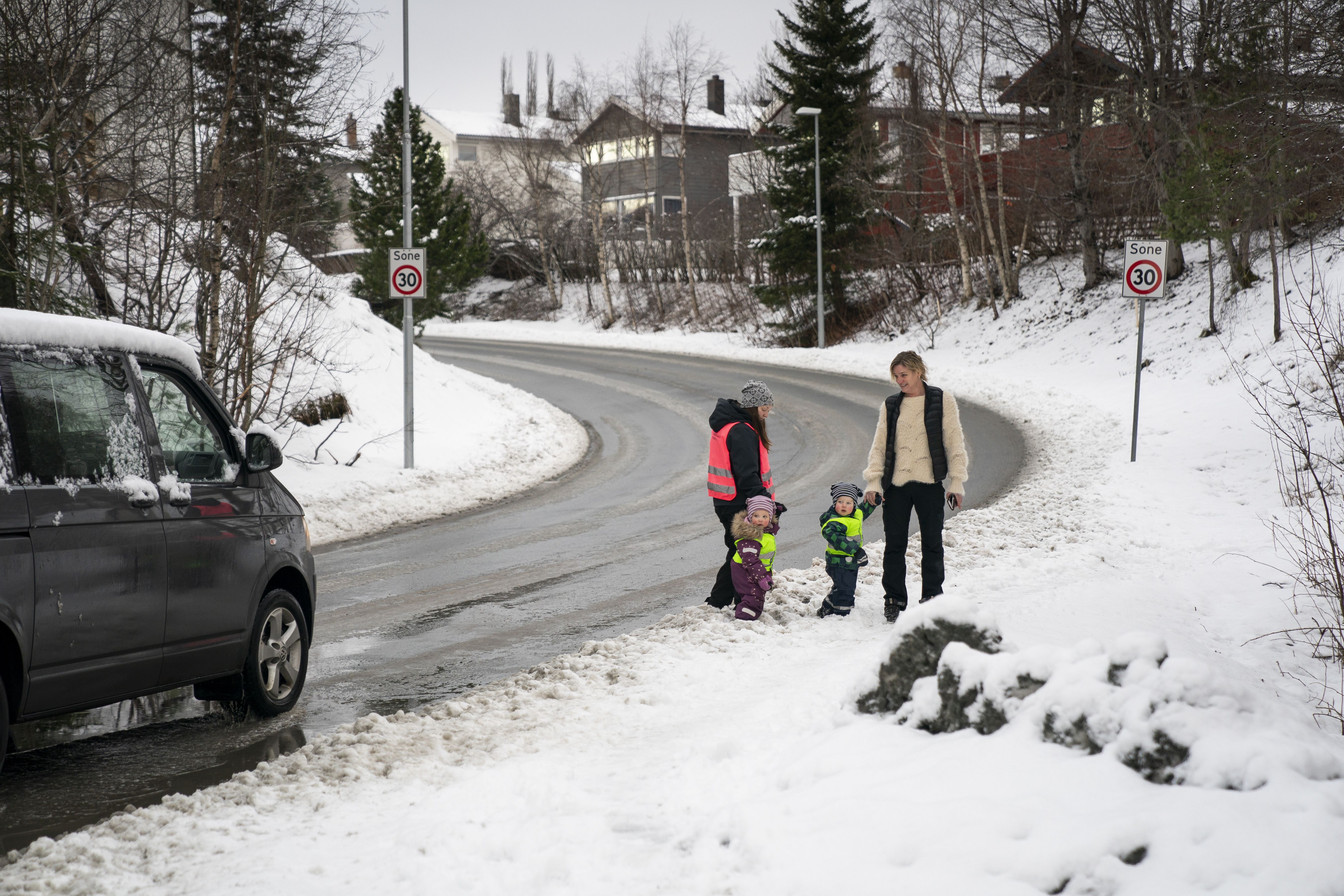 Fortviler over utrygg vei til metrobussen: - Holdt på å kjøre på et ...