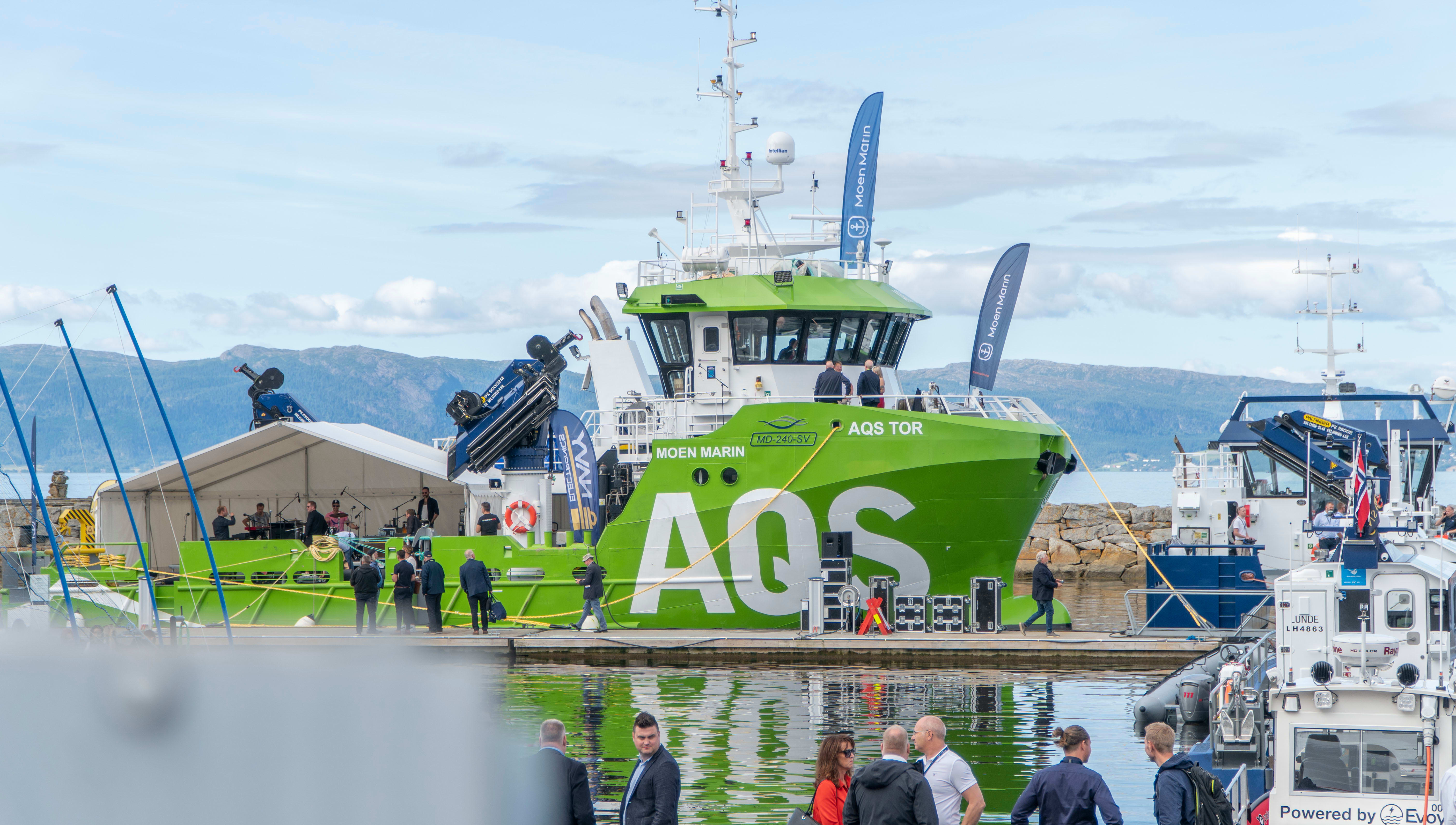 Husker du hva som hendte med denne båten? Nå er «AQS Tor» døpt. - smp.no