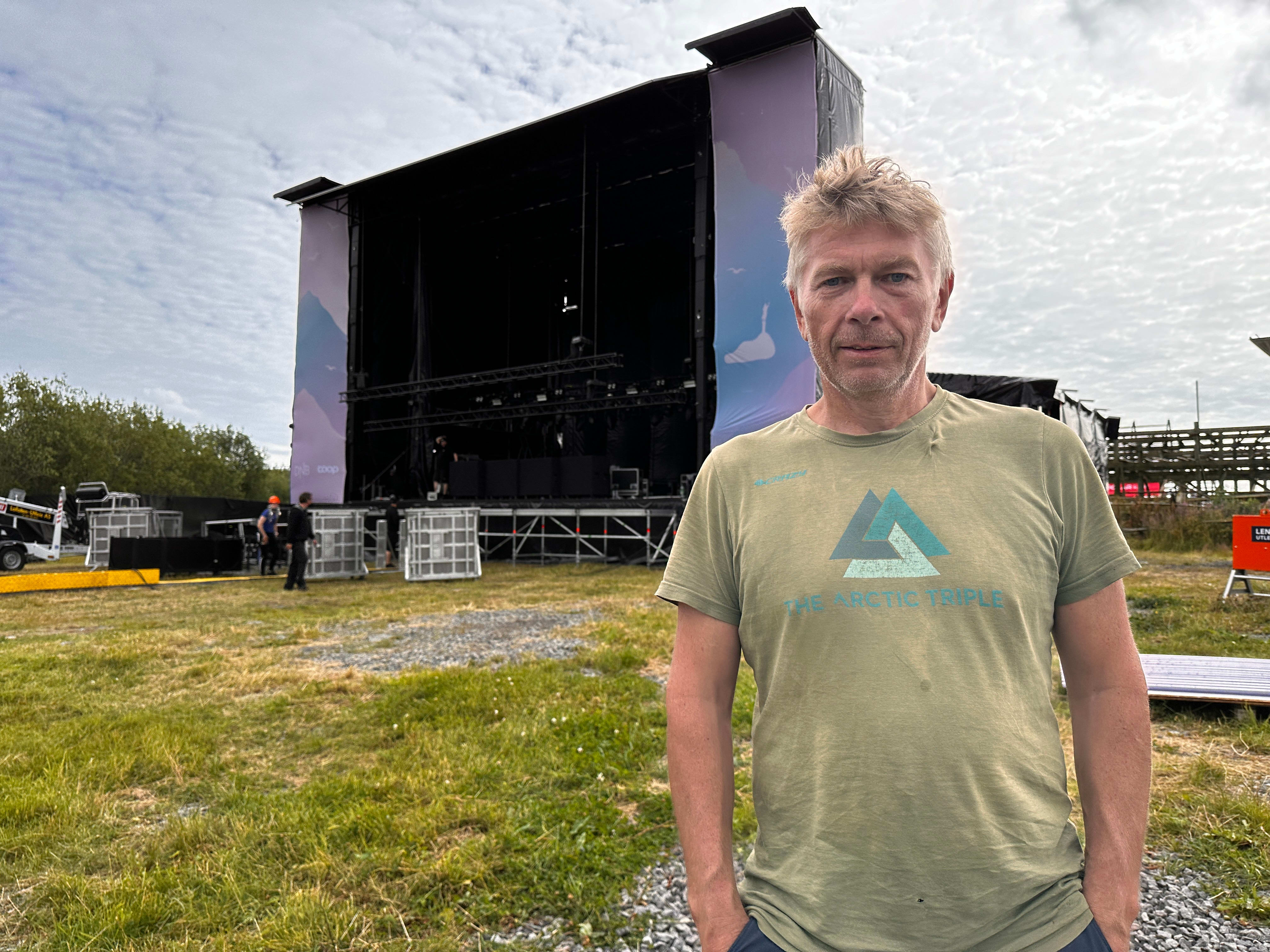 Oppfordrer alle til å respektere de sperringer som er satt opp ...