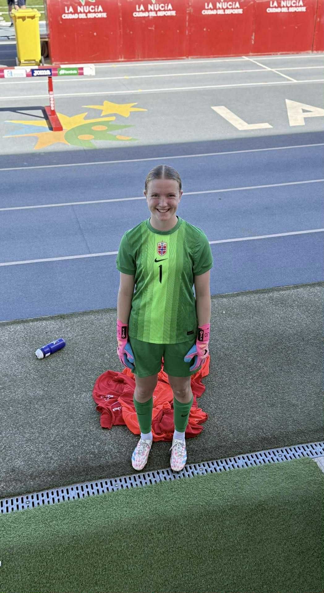 Therese debuterte på landslaget - holdt buret rent - randaberg24.no