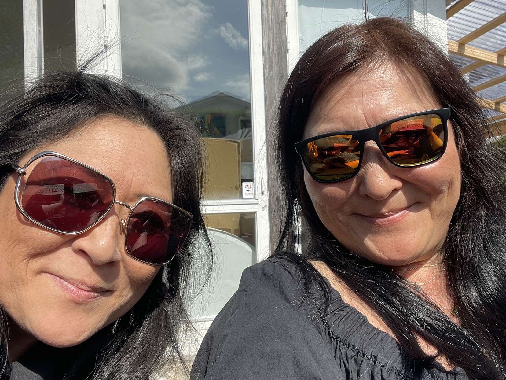 Line Therese (50) og Iben (48) har samme smak og tenker ofte likt ...