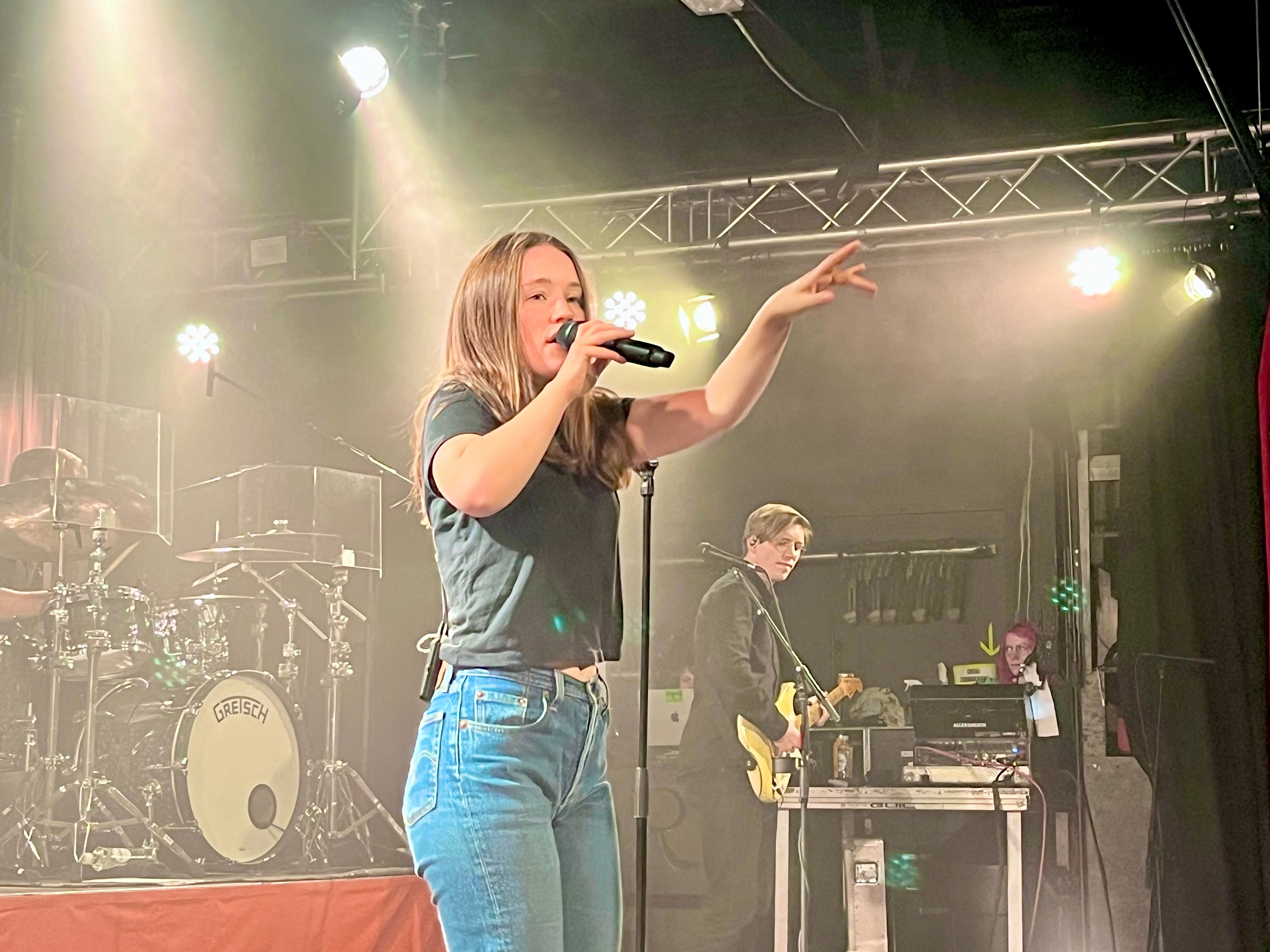 Sigrid og Kygo på Trolltunga - aesby.no