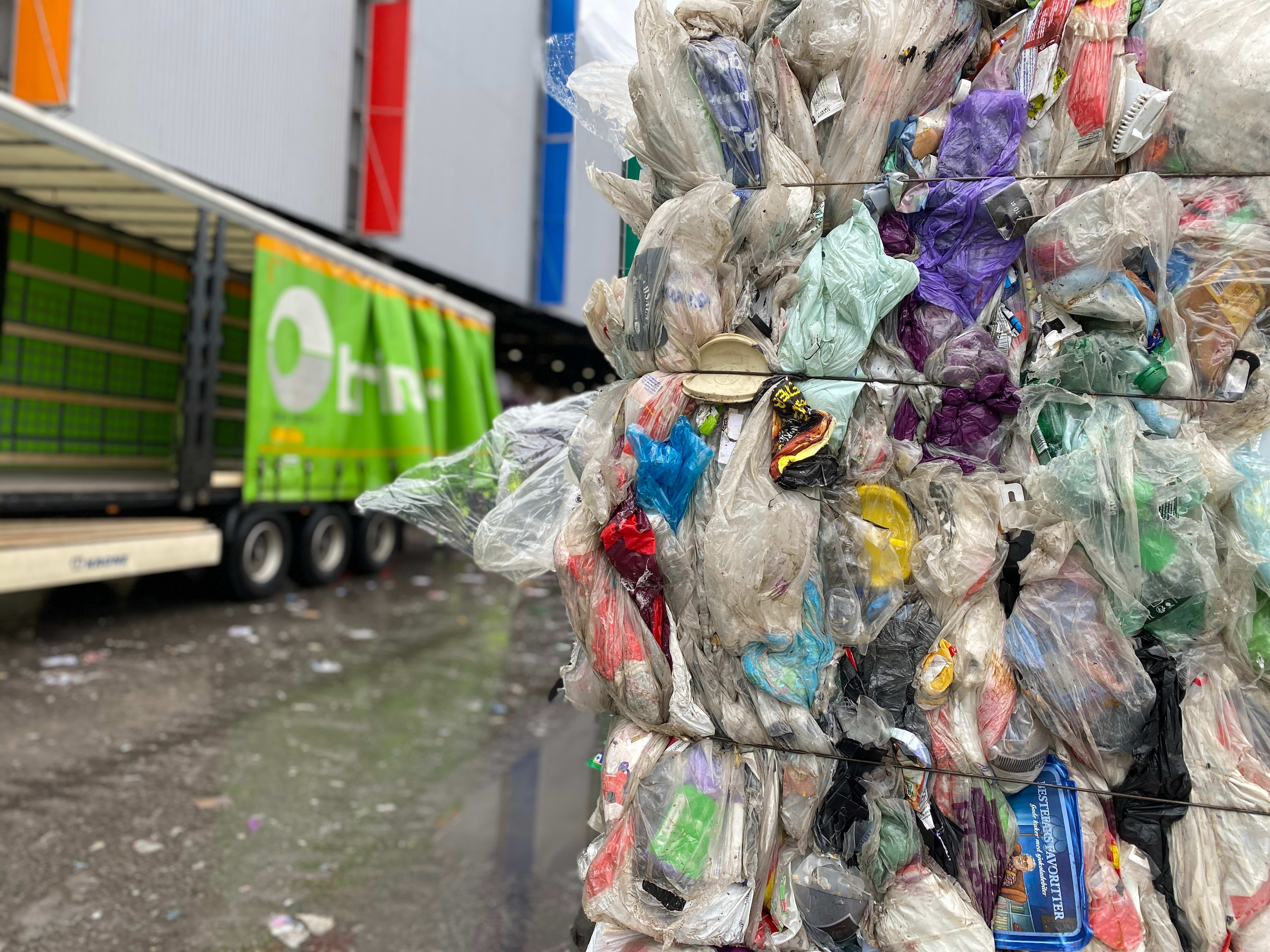 Hardt ut mot returselskapene om plastavfall: – De snylter på kommunene ...