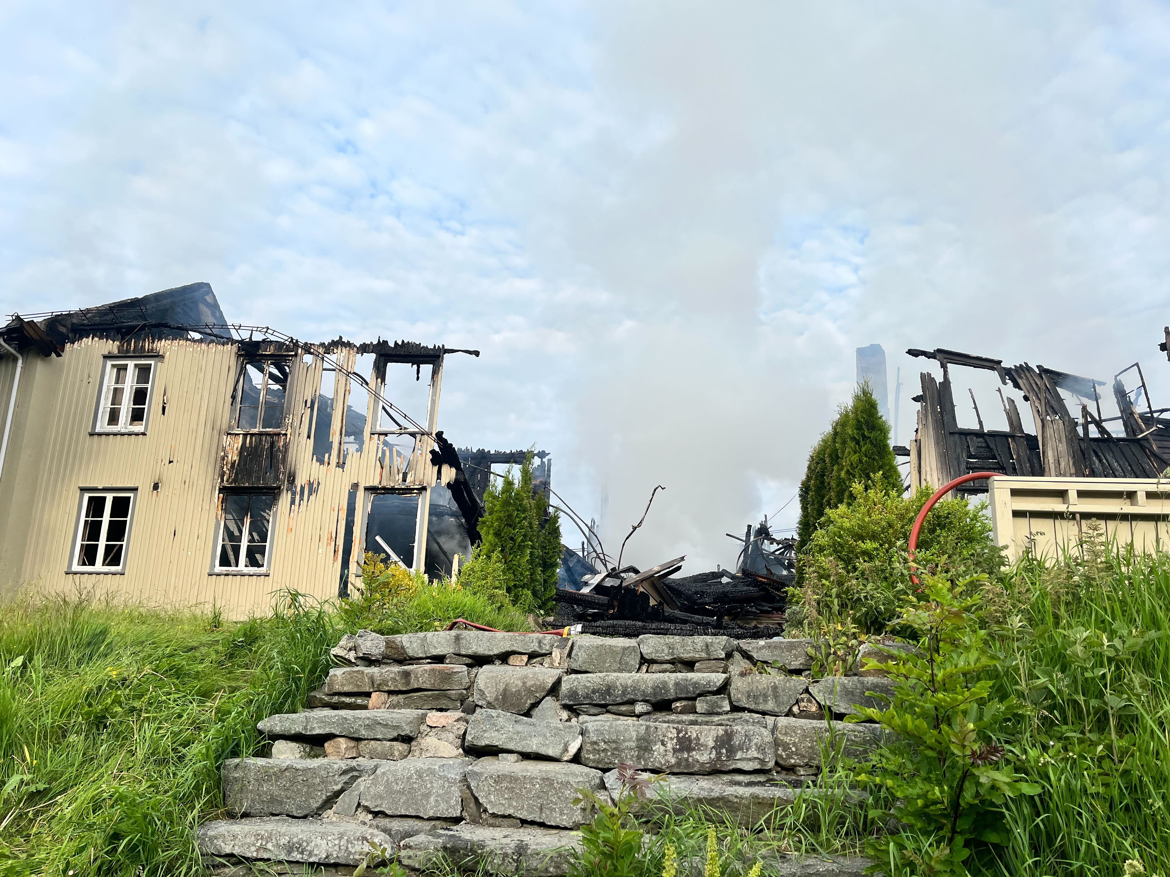 Dette sier Hellevikbrødrene om brannen - fvn.no