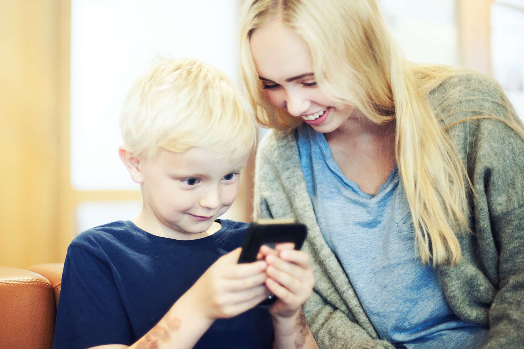 Fikk barnet ditt telefon til jul? – Tre ting å tenke gjennom - lp.no