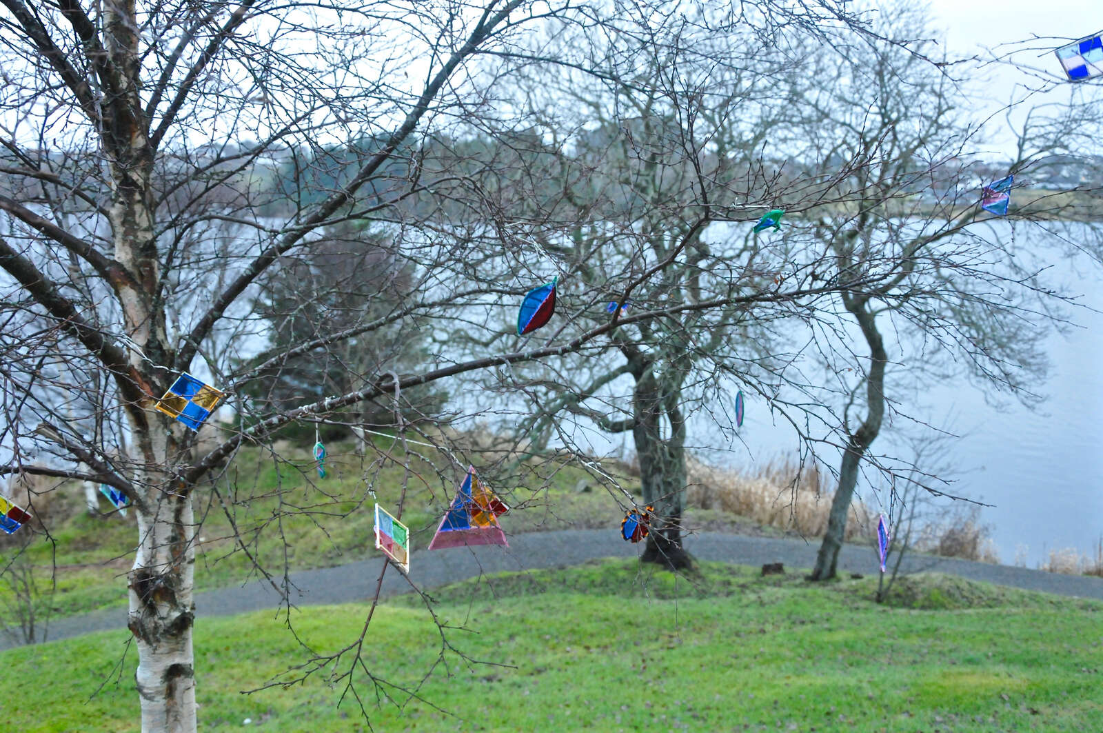 Fargar mørketida med utekunst - bomlo-nytt.no