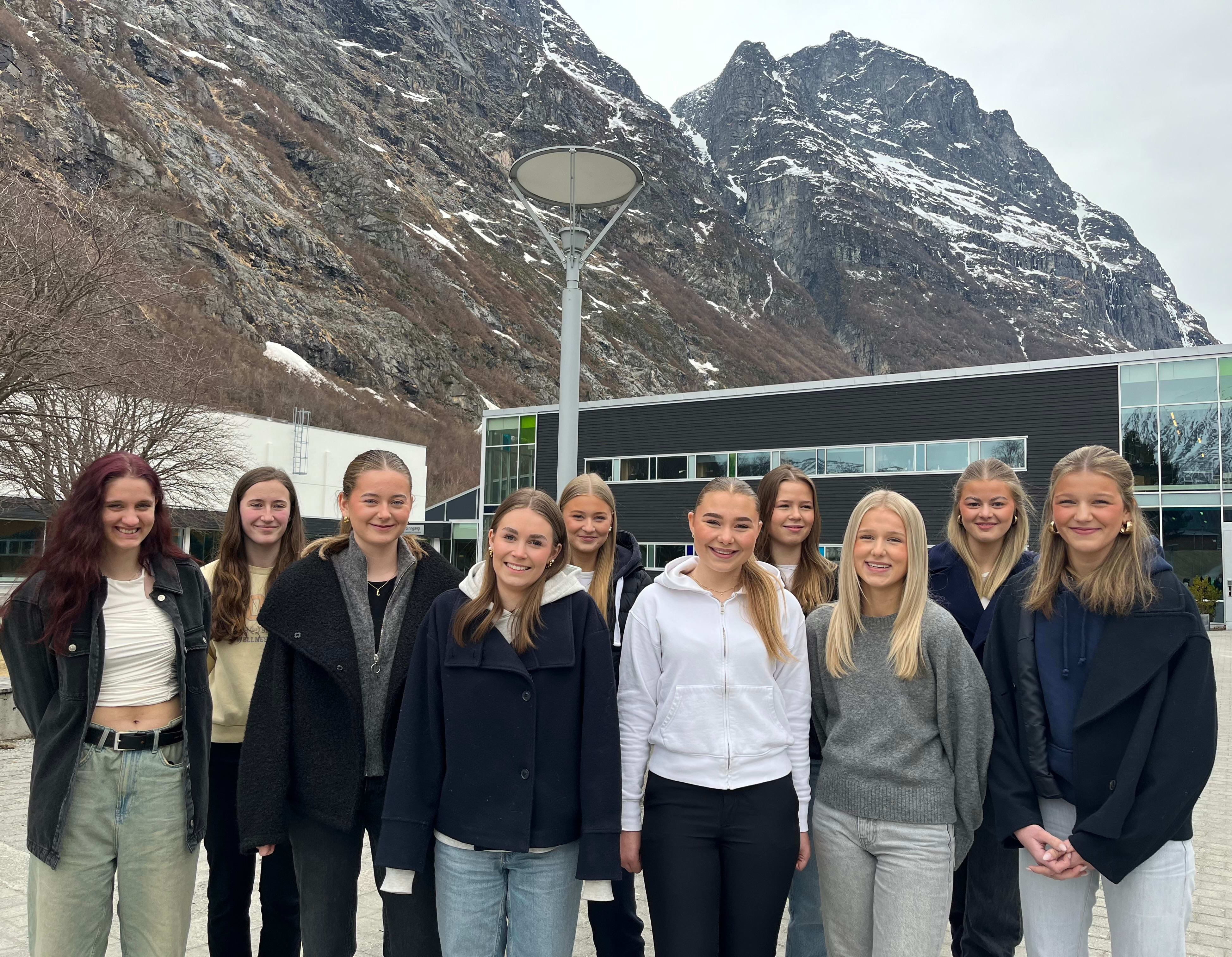 Baner vei for andre jenter - driva.no