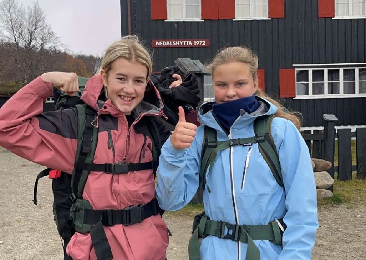 Erle (12) og Madelen (13) går flere mil om dagen: – Det e råfint - s-n.no