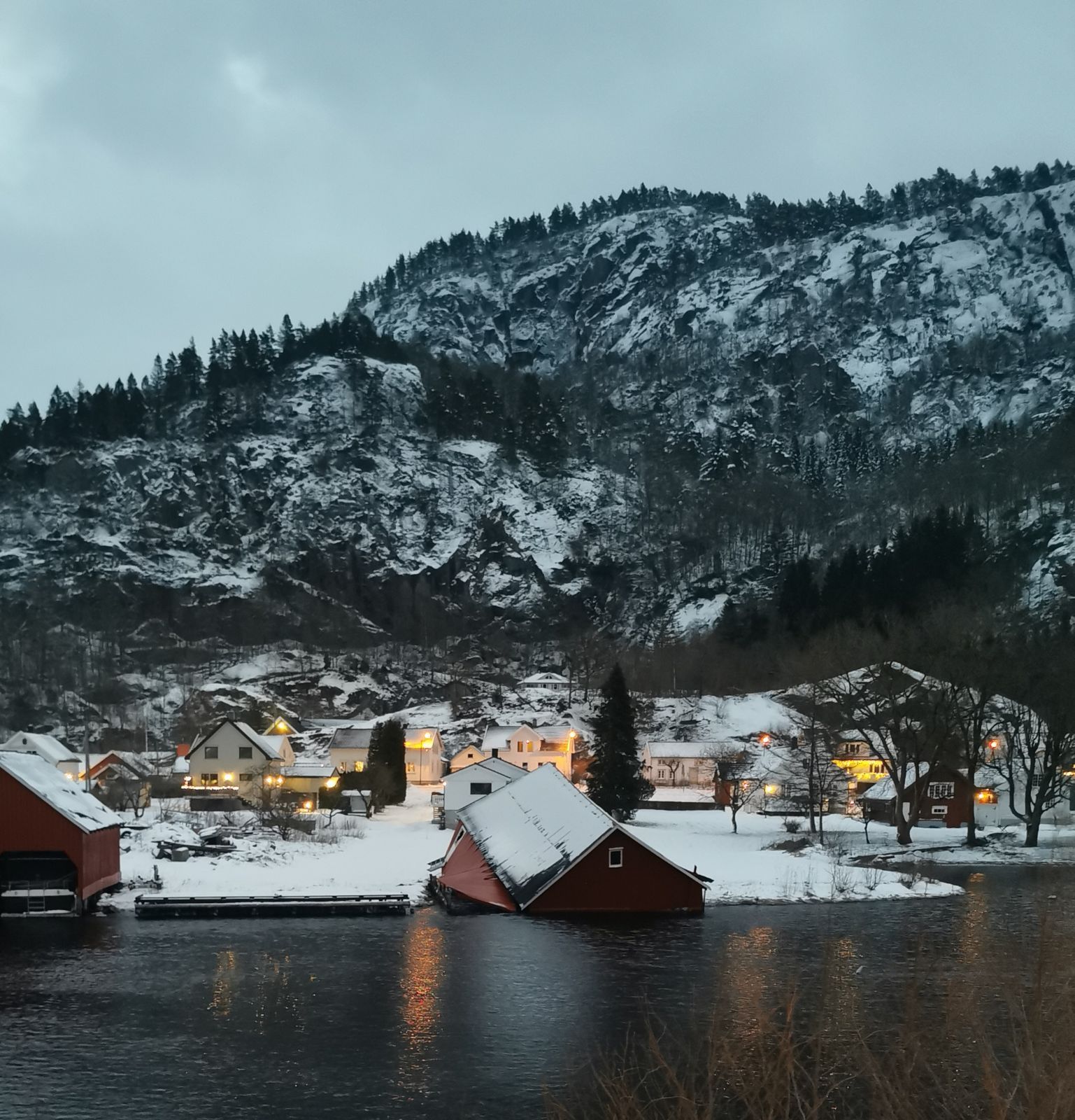 Båthus tatt av vinden - lister24.no