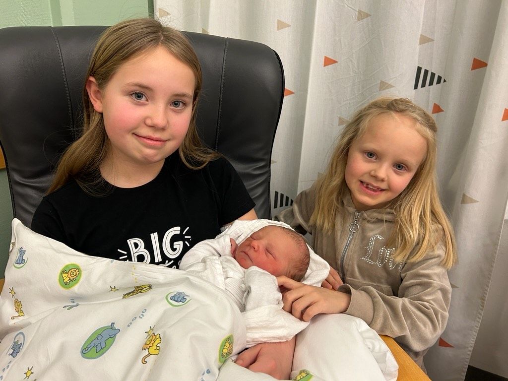 Jenny blei årets nyttårs­barn på Stord: – No er familien komplett ...