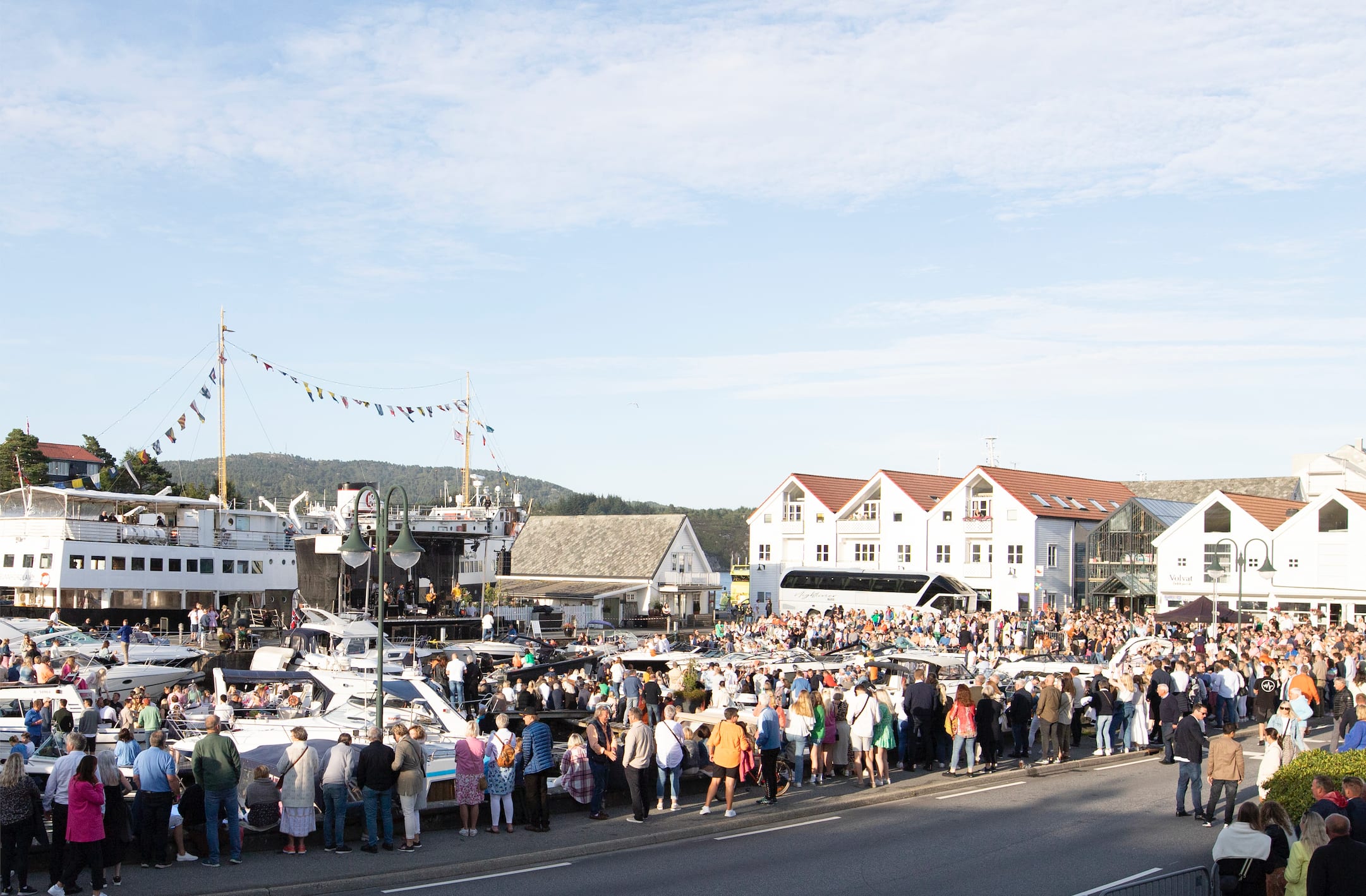 Sjøslag etter konserten - marsteinen.no