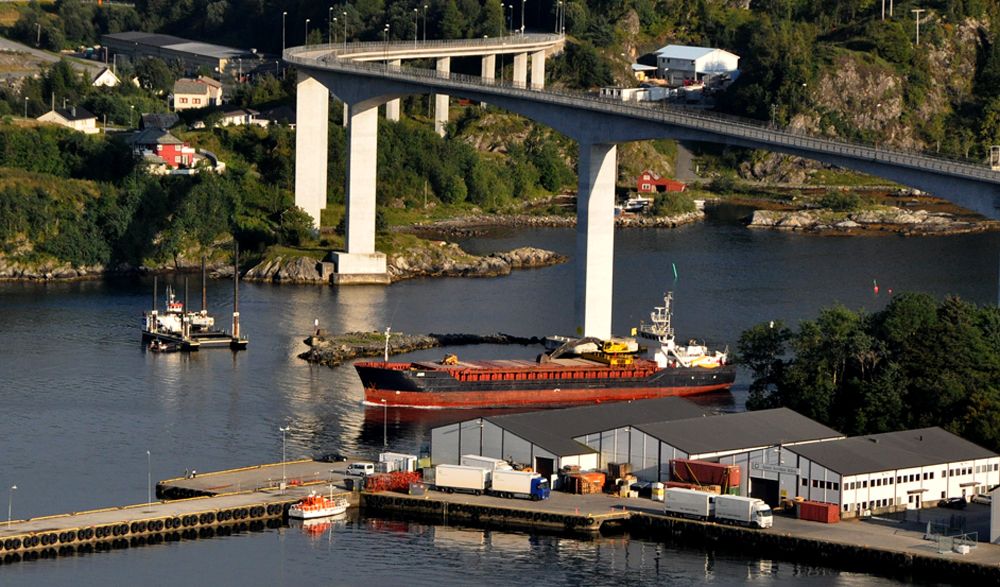 Stenger hovedløpet under brua - fjt.no