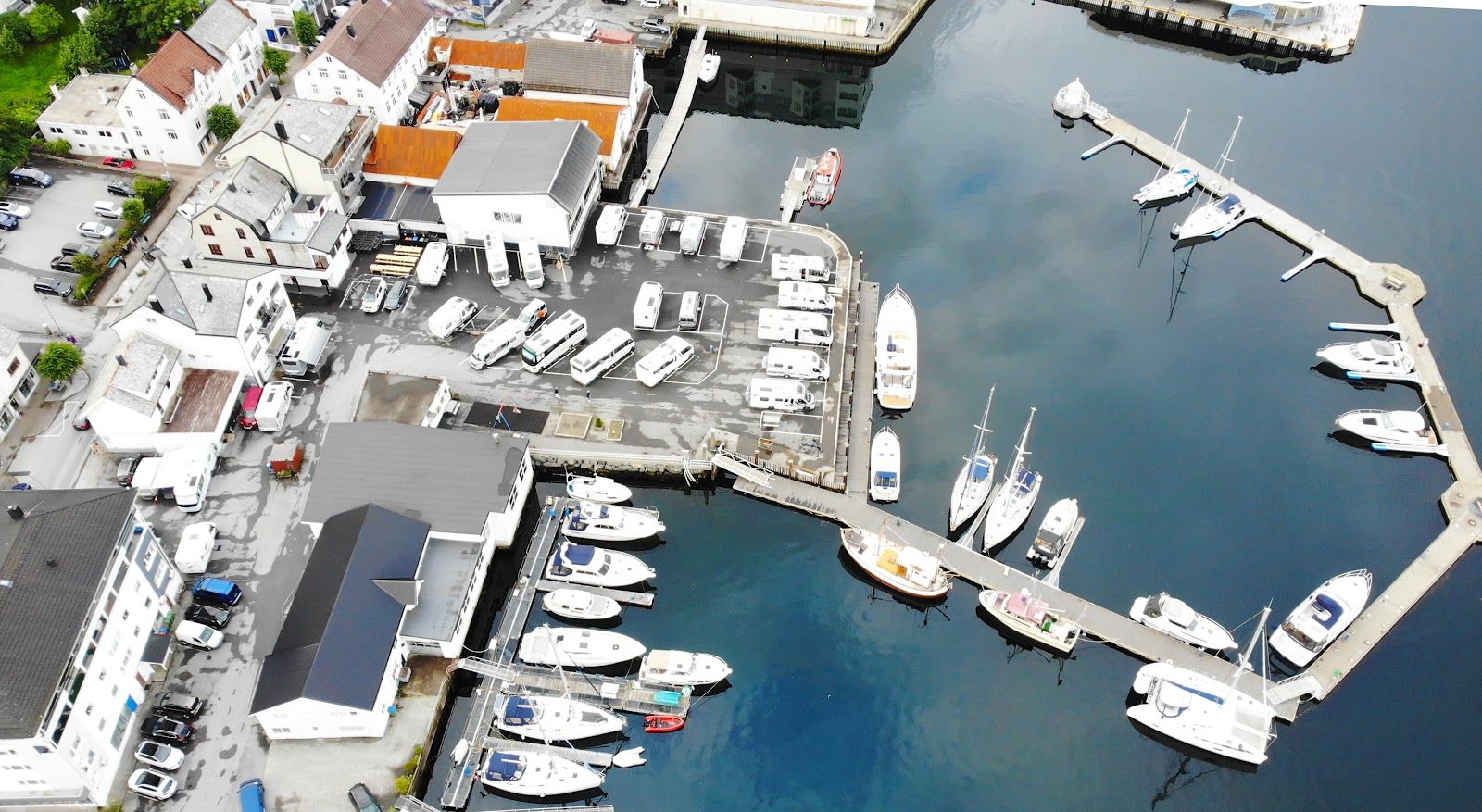 500 båter ble skadet i hele fylket i fjor – her er tallene for Kinn ...