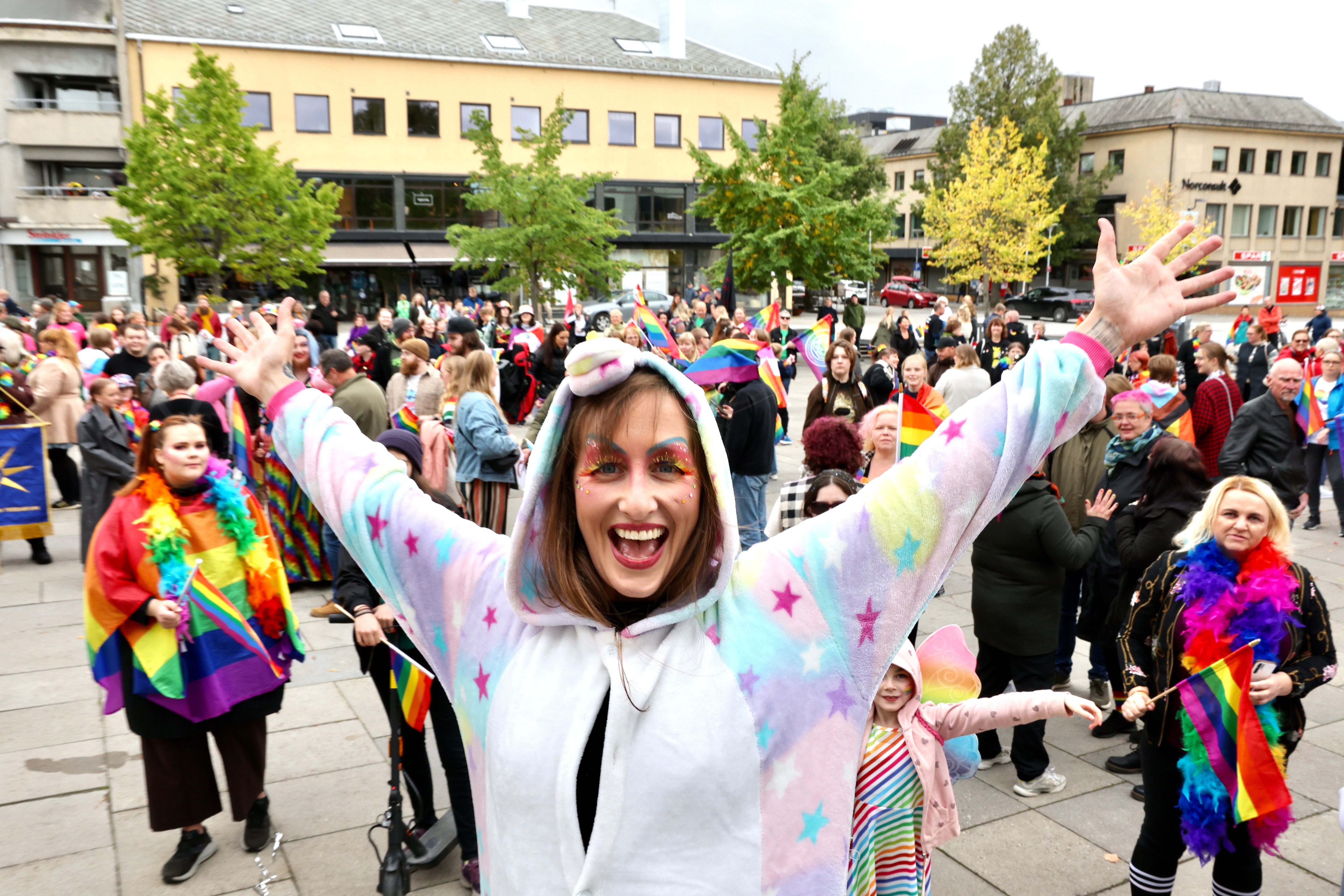Turid (40) lot seg ikke imponere da ordføreren tok flagg-grep utenfor ...