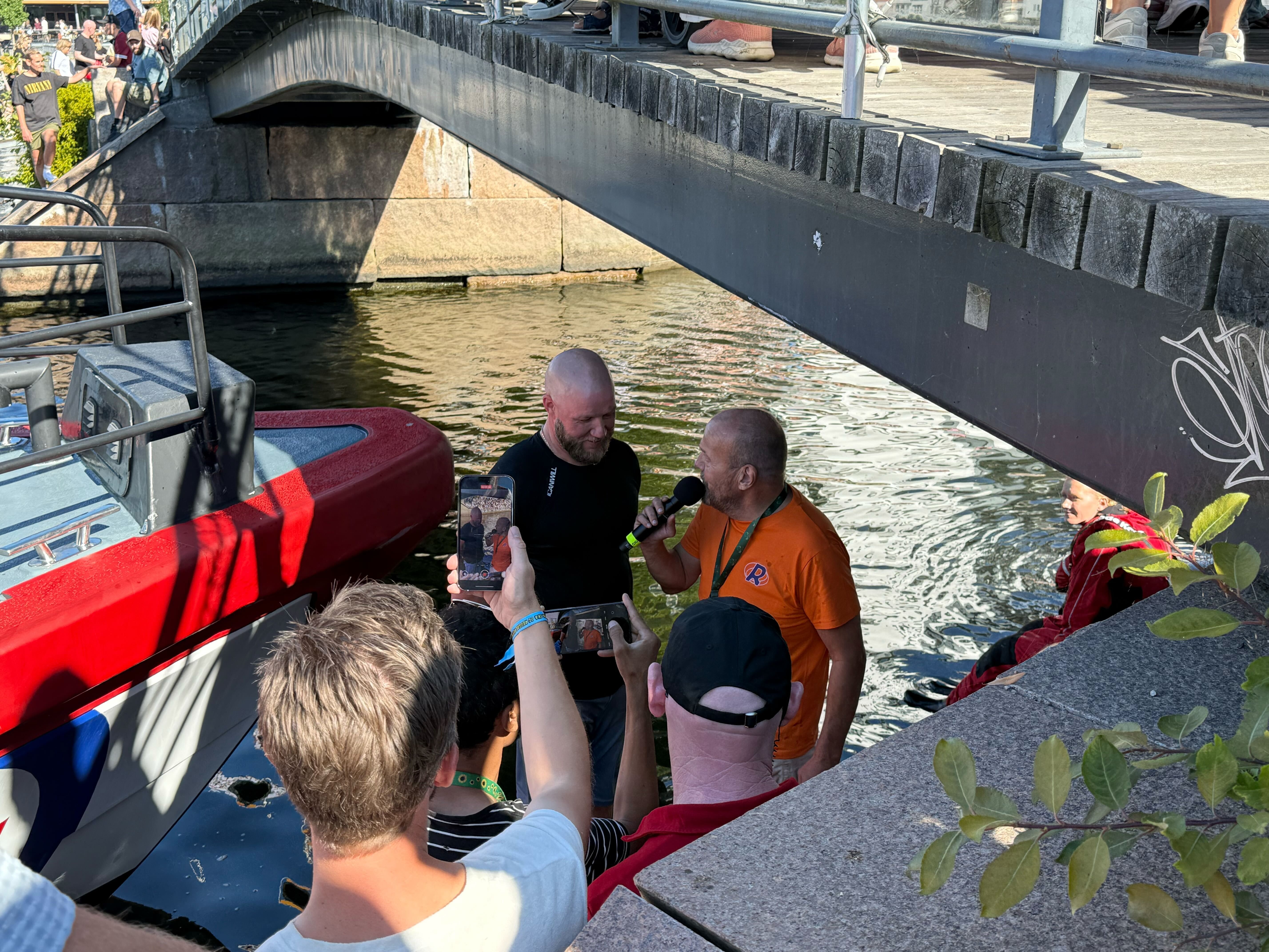 Matthew (36) ble med fire minutter før start og vant: – Kramper i ...