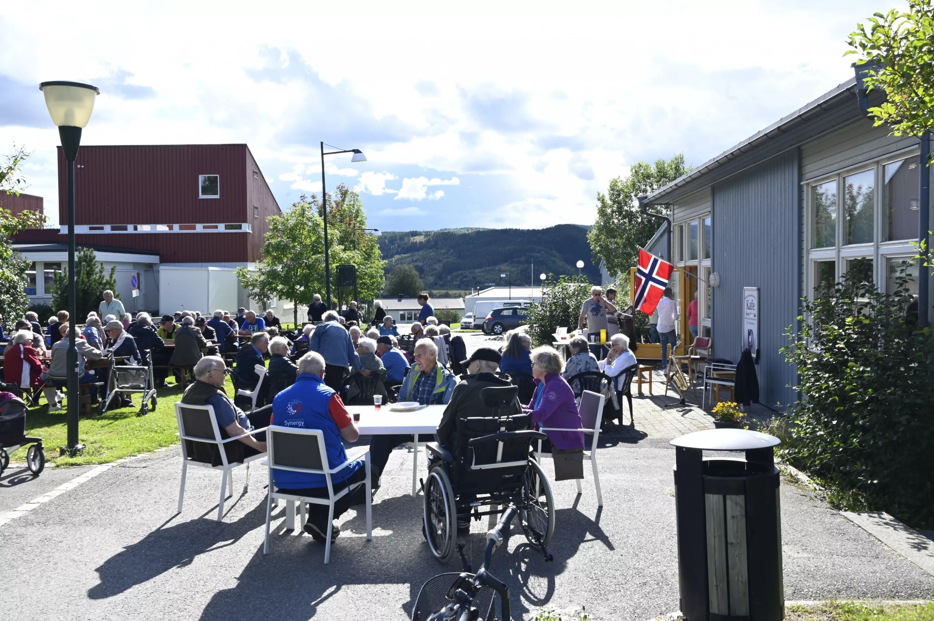 Trivelig grilldag ved Selbu eldresenter - nearadio.no