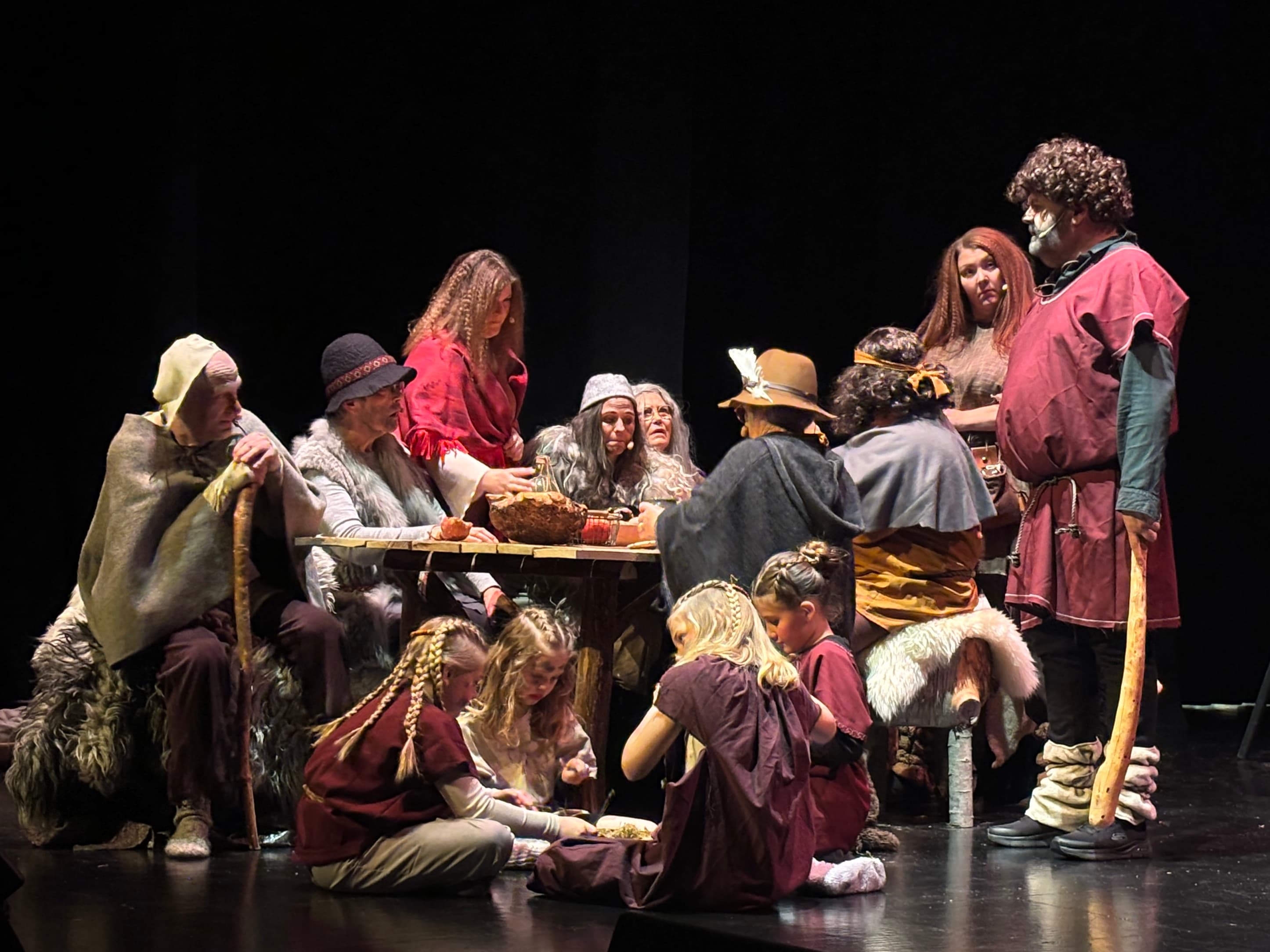 Et forrykende show: – Kraftsalver var hun god på - avisafroya.no