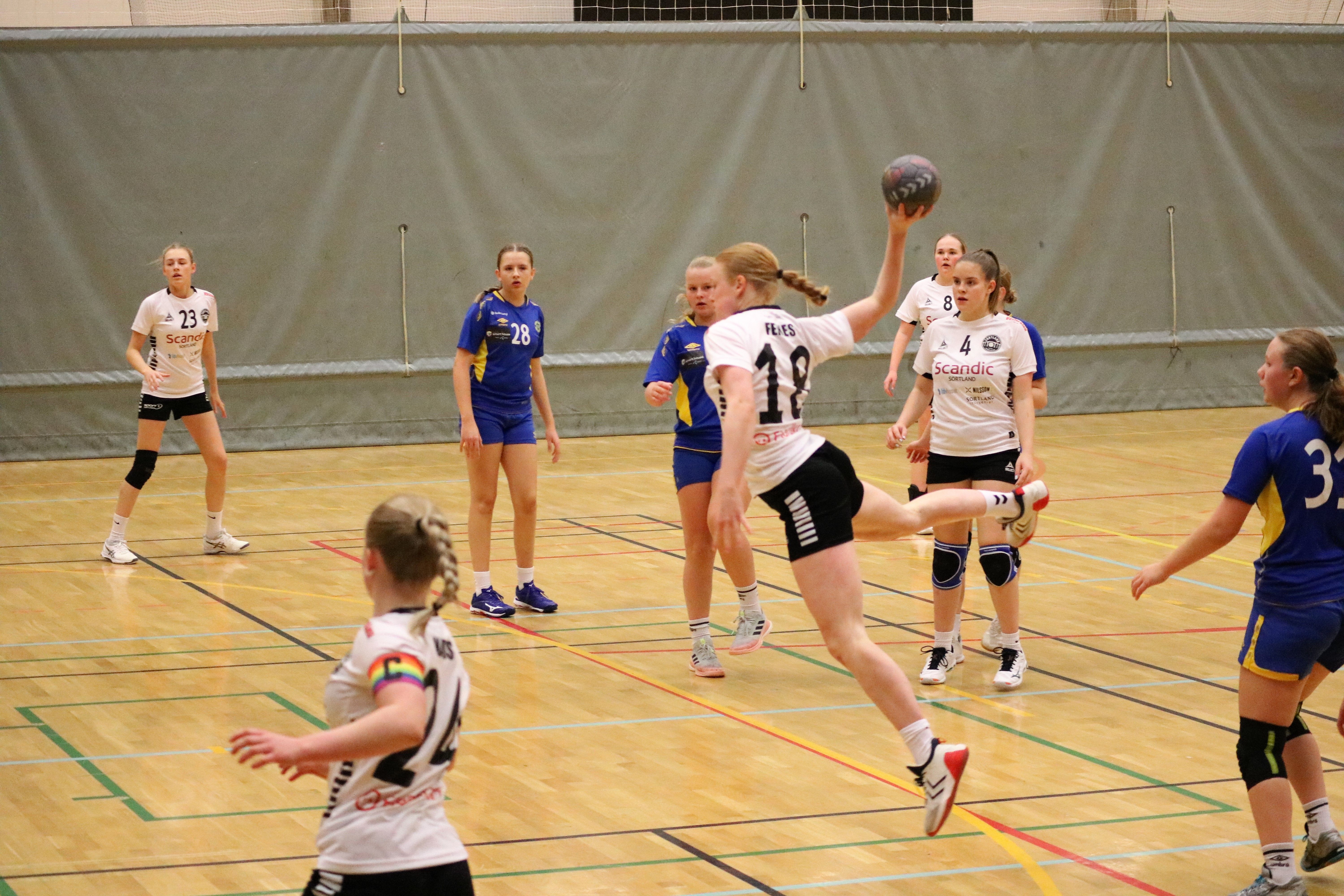 Åpnet sesongen med seier og tap - vol.no