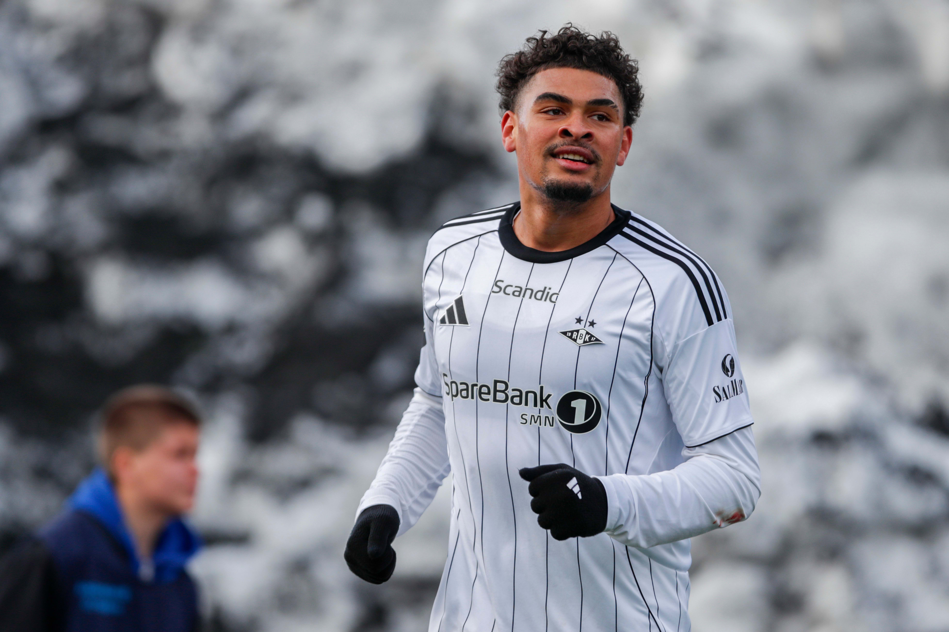 Målshow fra Noah Holm sendte Rosenborg enkelt videre - folkebladet.no