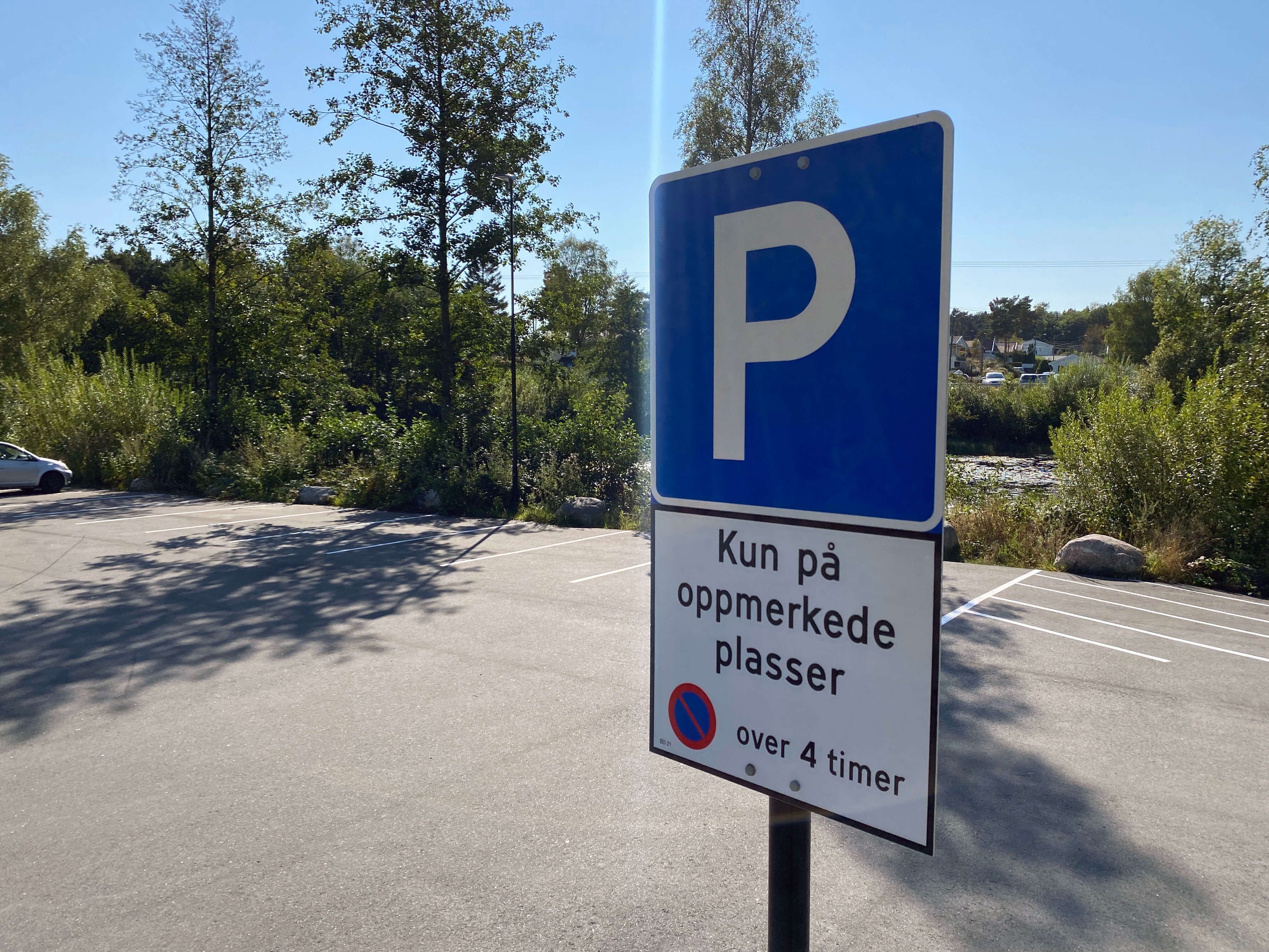 Nytt skilt på plass - lp.no