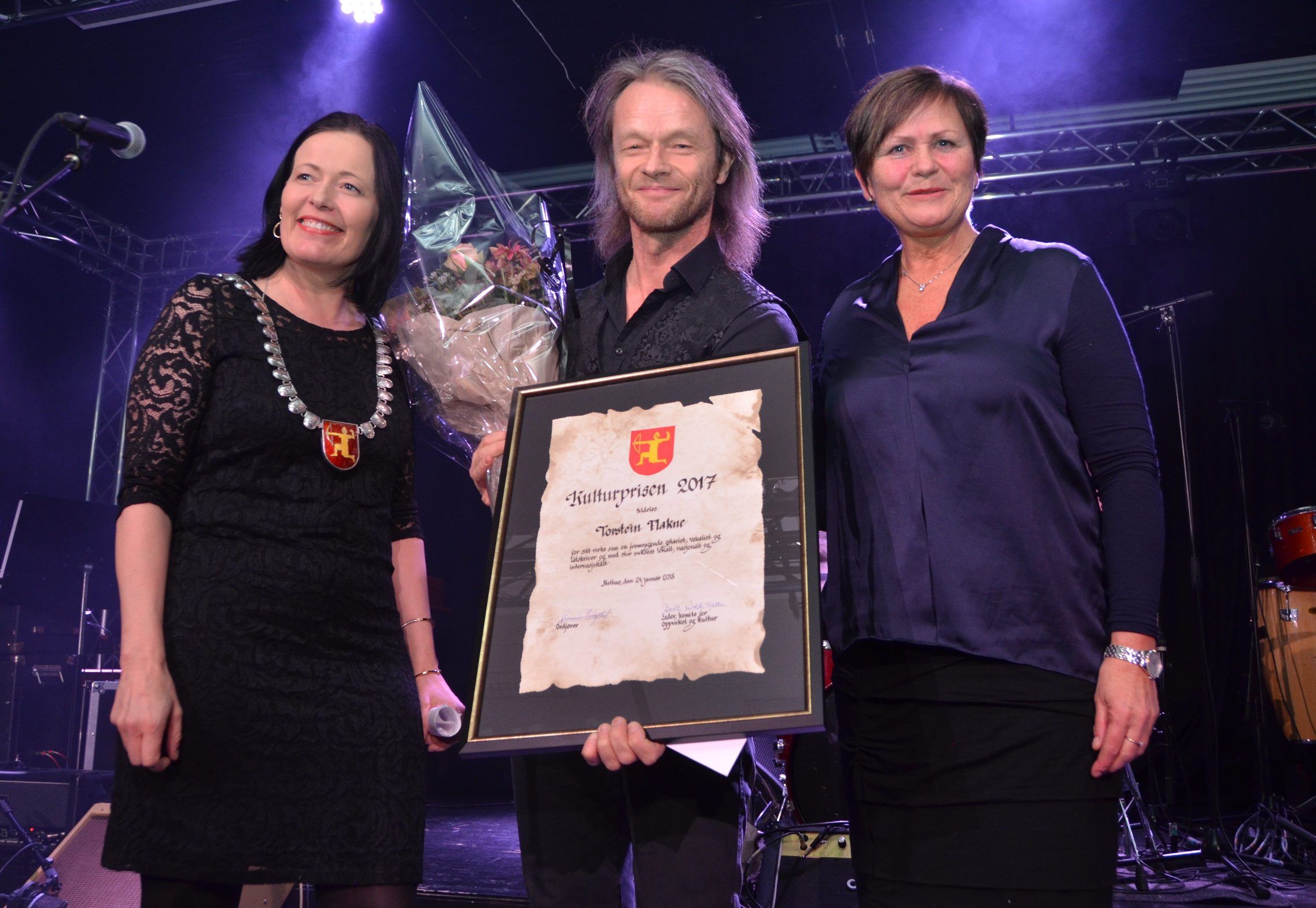 Torstein Flakne fikk Melhus kommunes kulturpris - tronderbladet.no