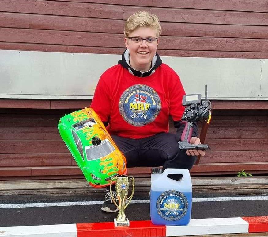 Nesten hver eneste helg reiser Alexander (16) 420 kilometer for å utøve ...