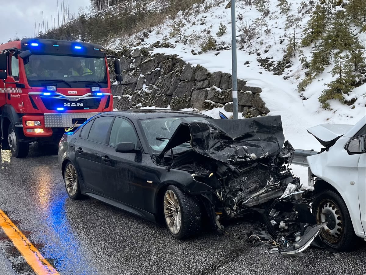 Veien åpen etter ulykke på E39 i Lyngdal - l-a.no