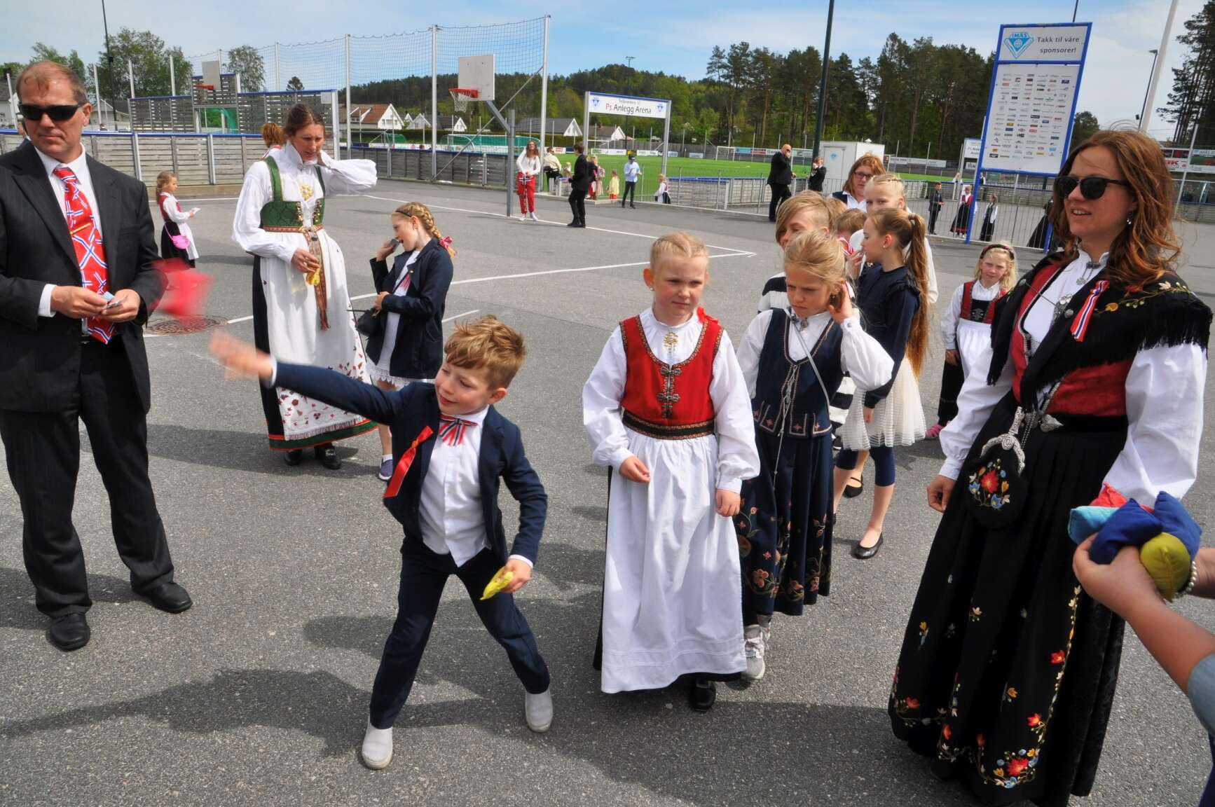 Luftig feiring på Landvik skole - gat.no