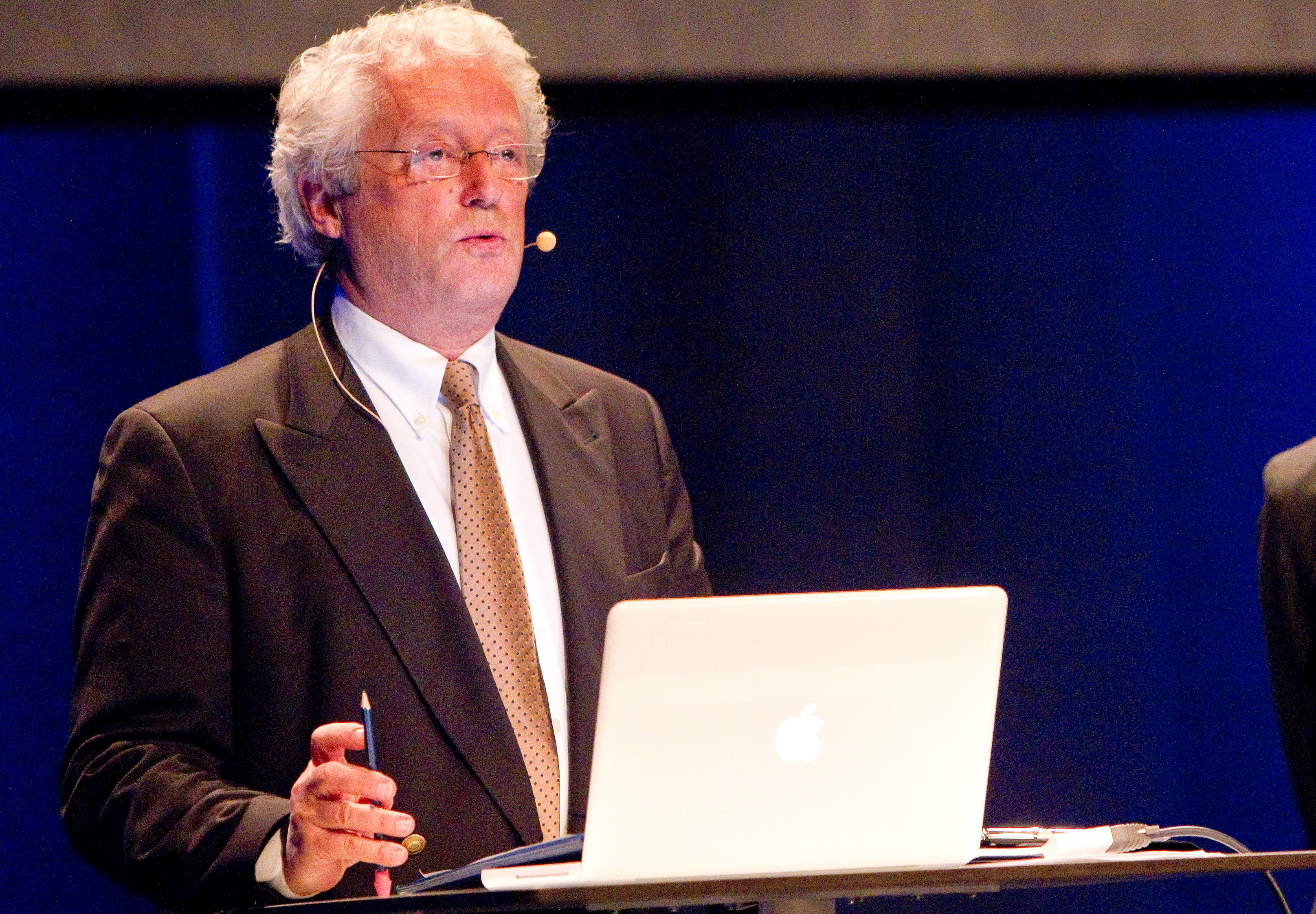 Christian Borch leder forsvarsdebatt - vol.no