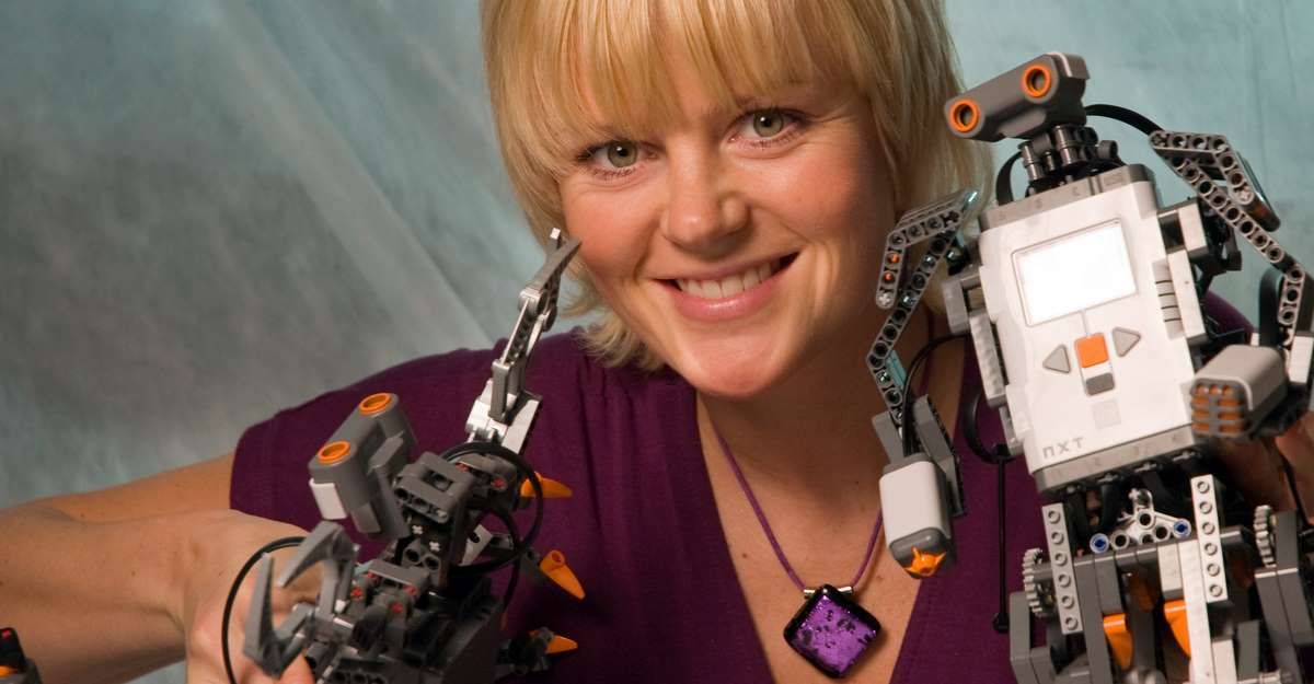 Steen Henriksen programleder for robot-turnering - ht.no