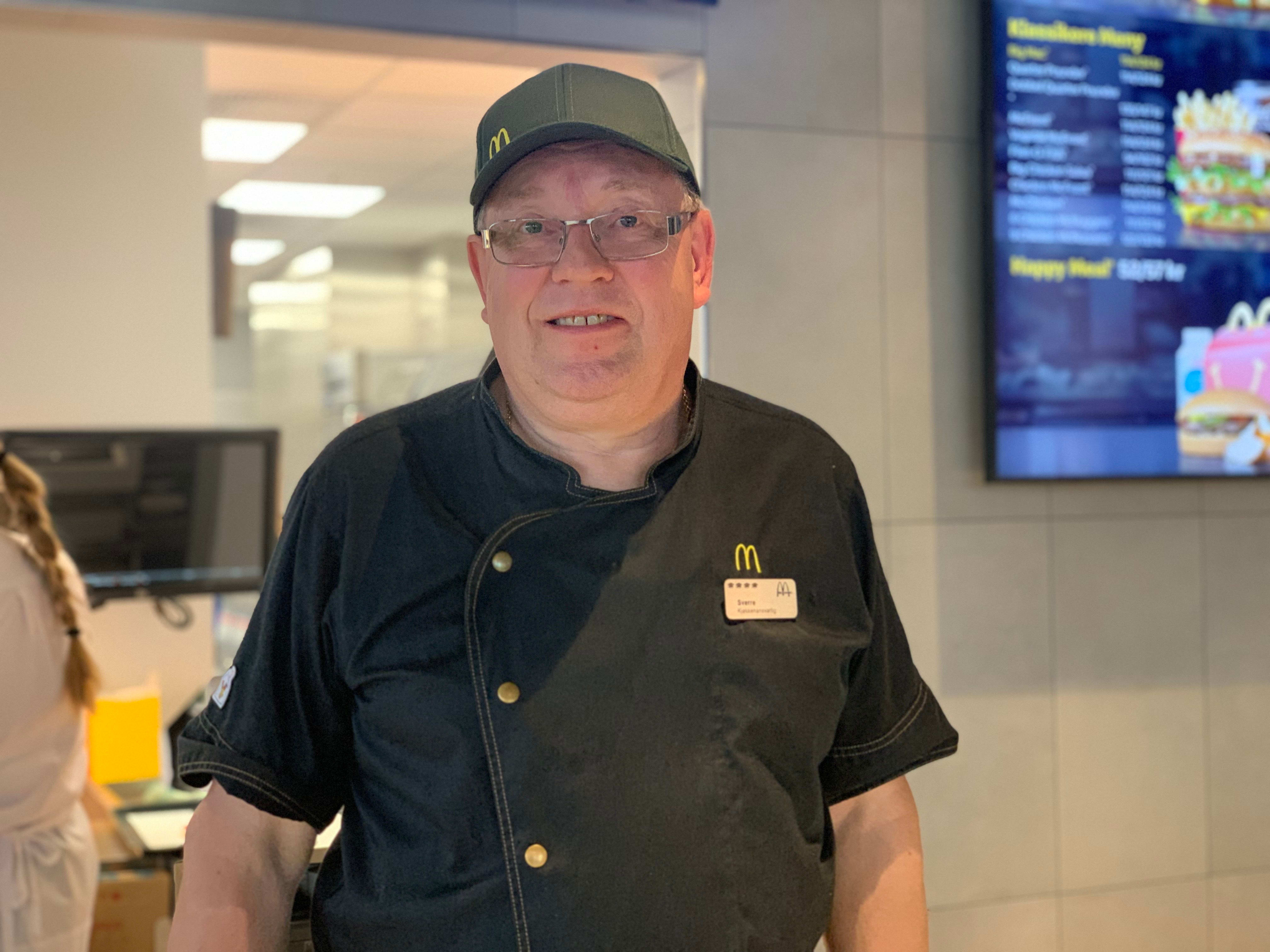 I 1997 var han «for gammel» for jobben. Nå, 25 år senere, er han høyt ...