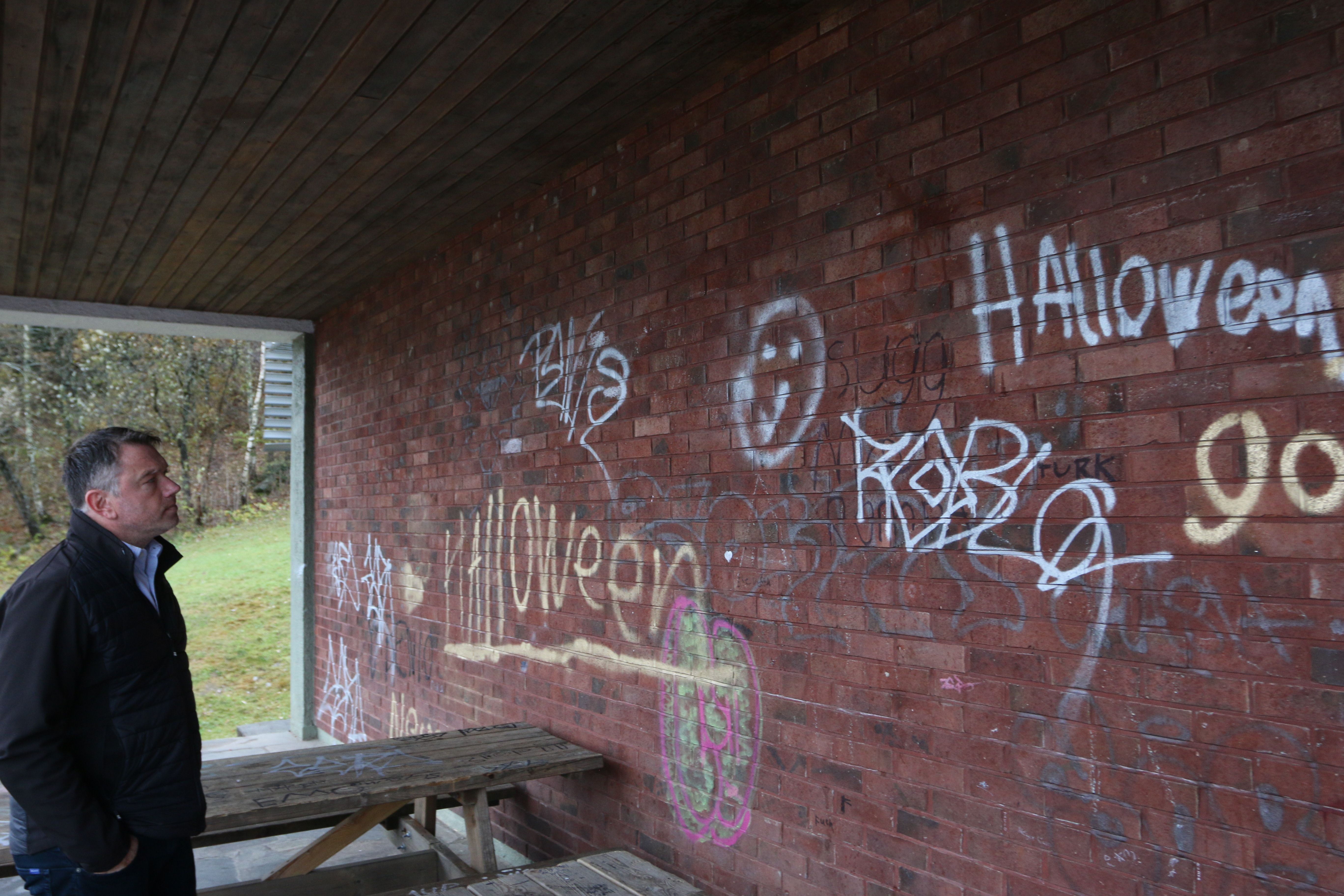 Fortviler over tagging av skolen - lister24.no