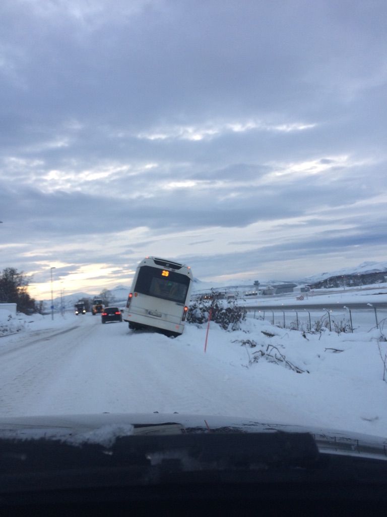 Rutebuss kjørte av veien på «problemstrekning» - itromso.no