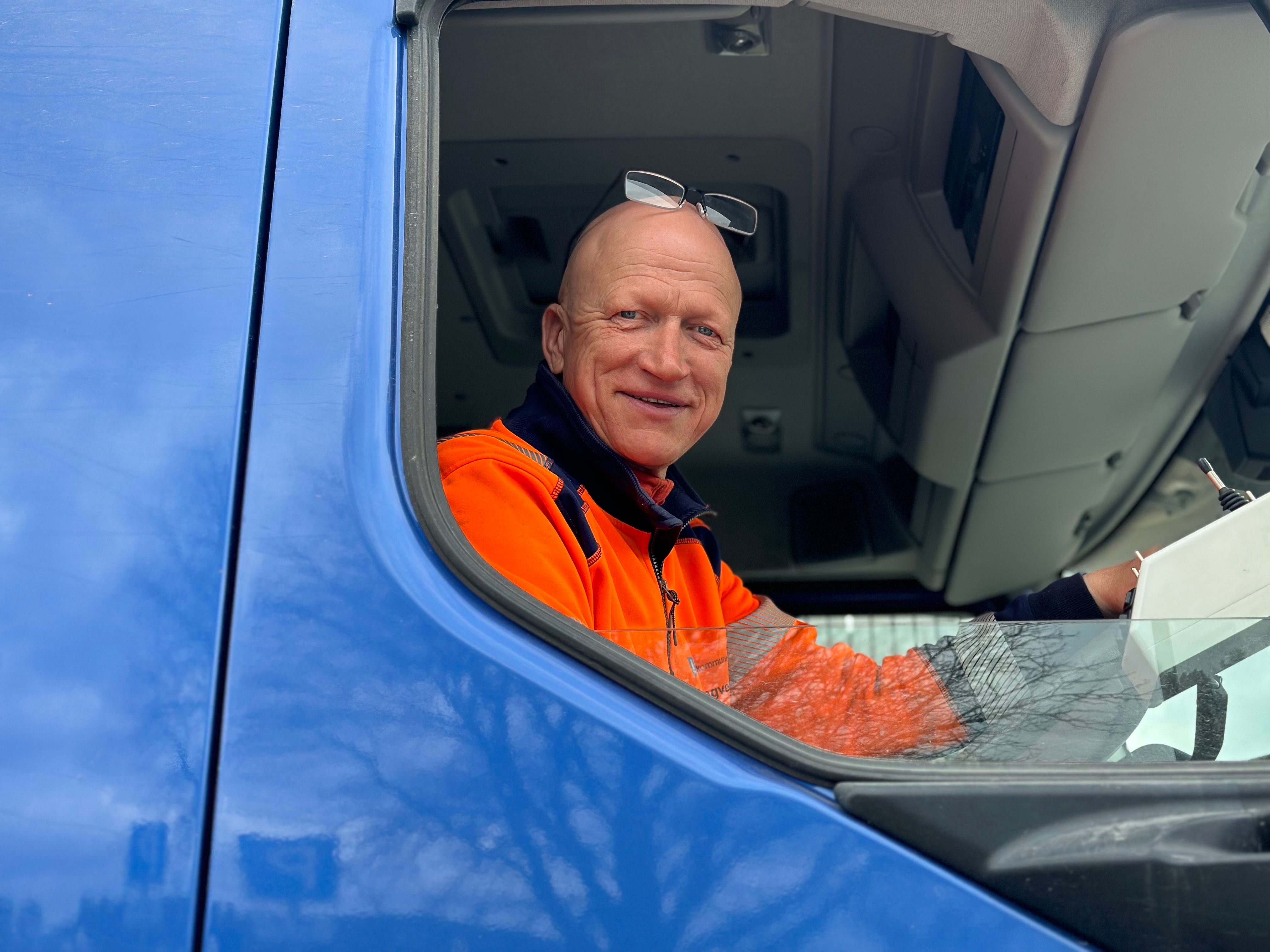 Hans skal feie over «halve» Steinkjer: – Vi får mye tommel opp