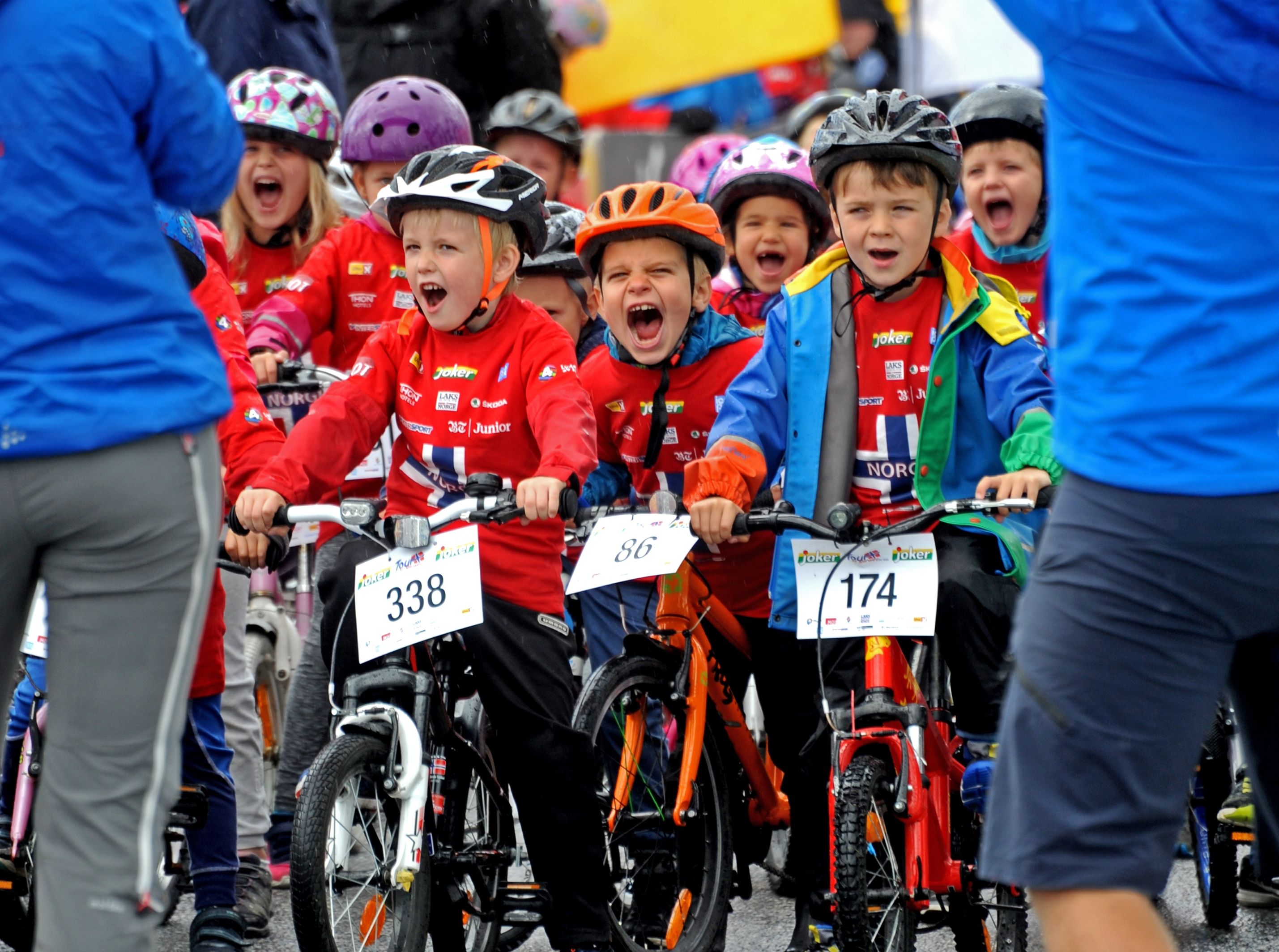 Store gleder på små syklar