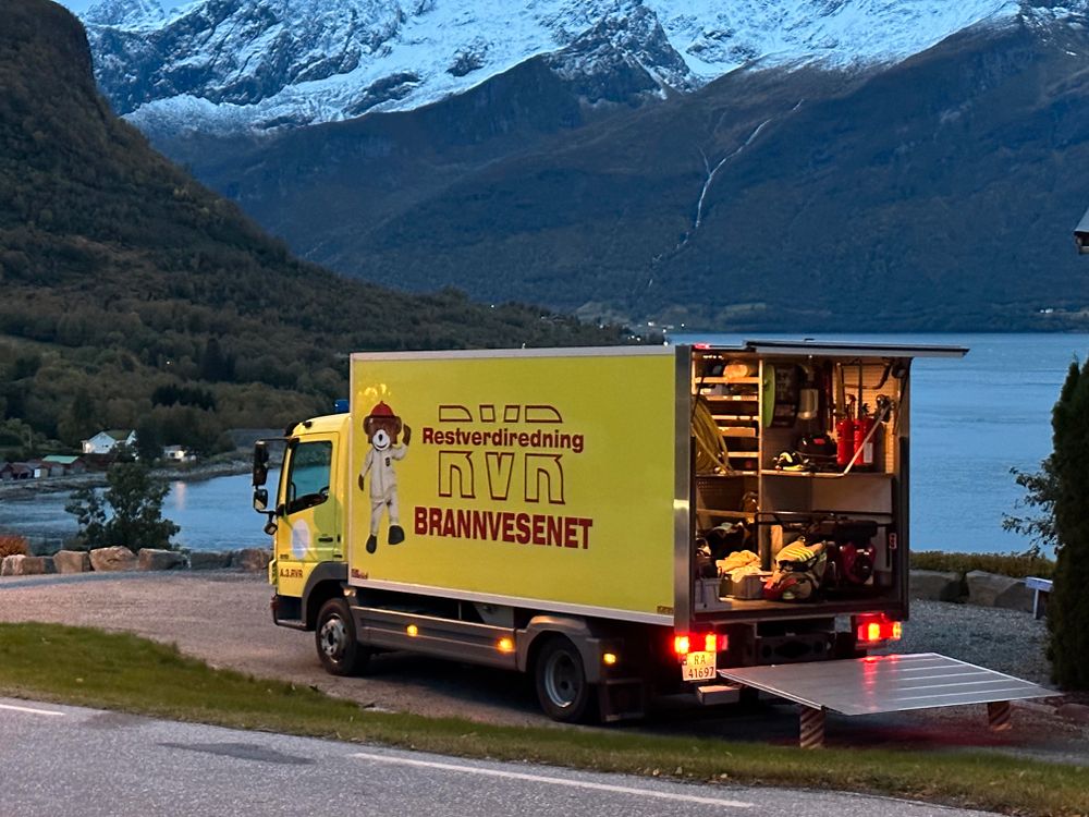 Mann til sjukehus etter bustadbrann - smp.no Mann til sjukehus etter bustadbrann - smp.no