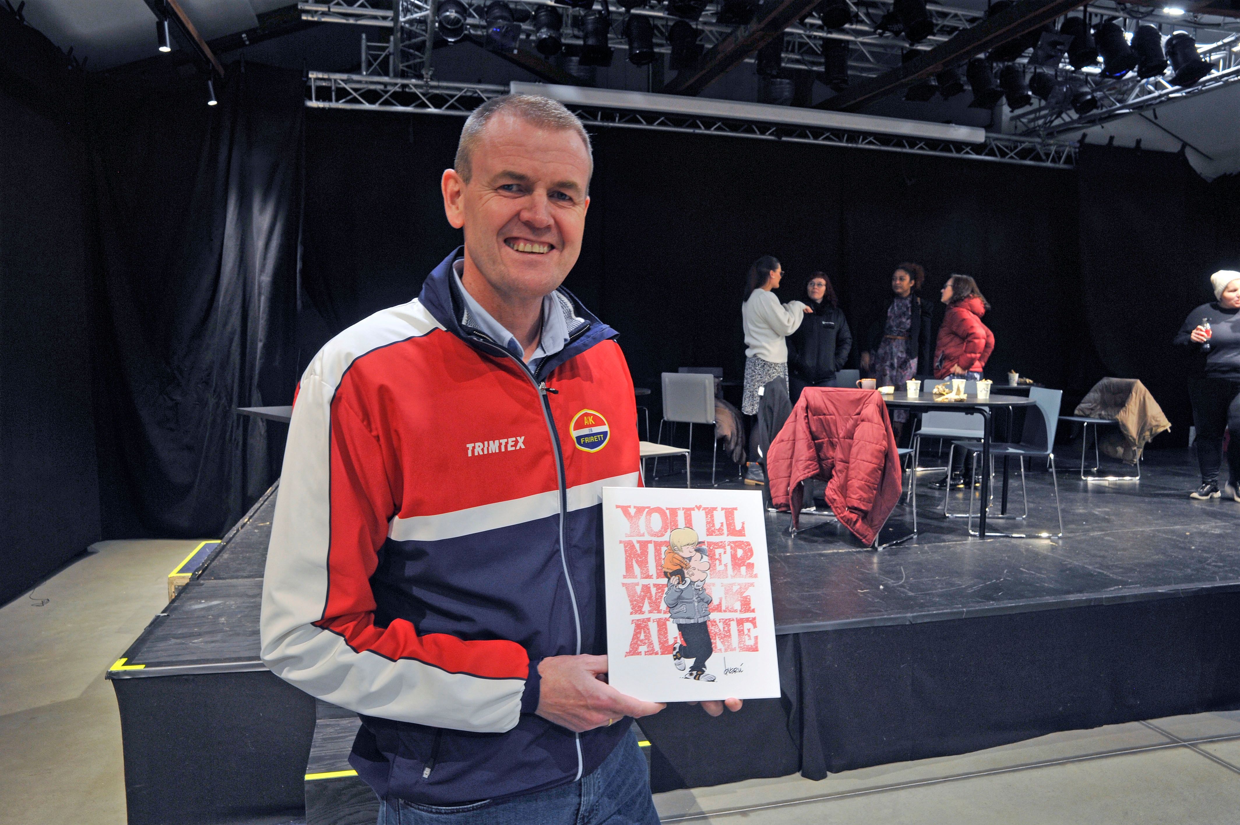 Åge Lavik fikk frivilligprisen. Etterpå lovet han å holde på enda noen ...