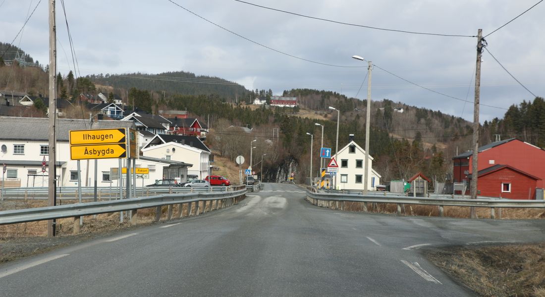 Barn med farlig lek over gangfelt: - Slutt med det der - avisa-st.no Barn med farlig lek over gangfelt: - Slutt med det der - avisa-st.no