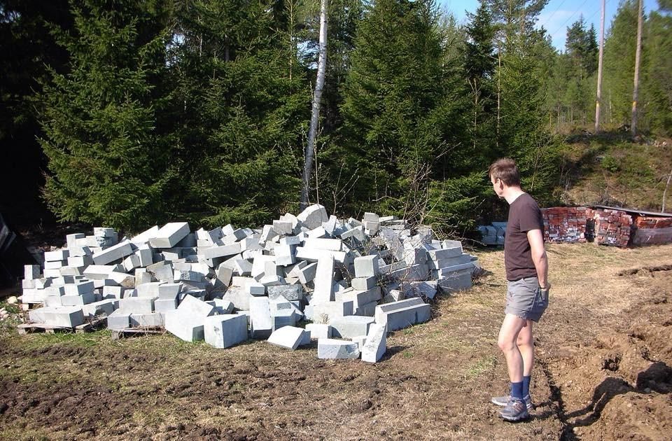 Av denne haugen reiste Atle et unikt byggverk - adressa.no